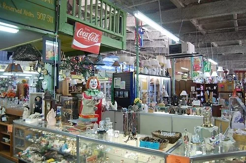 Join the Zero Waste Trend: 10 favorite places to second-hand shop in ...