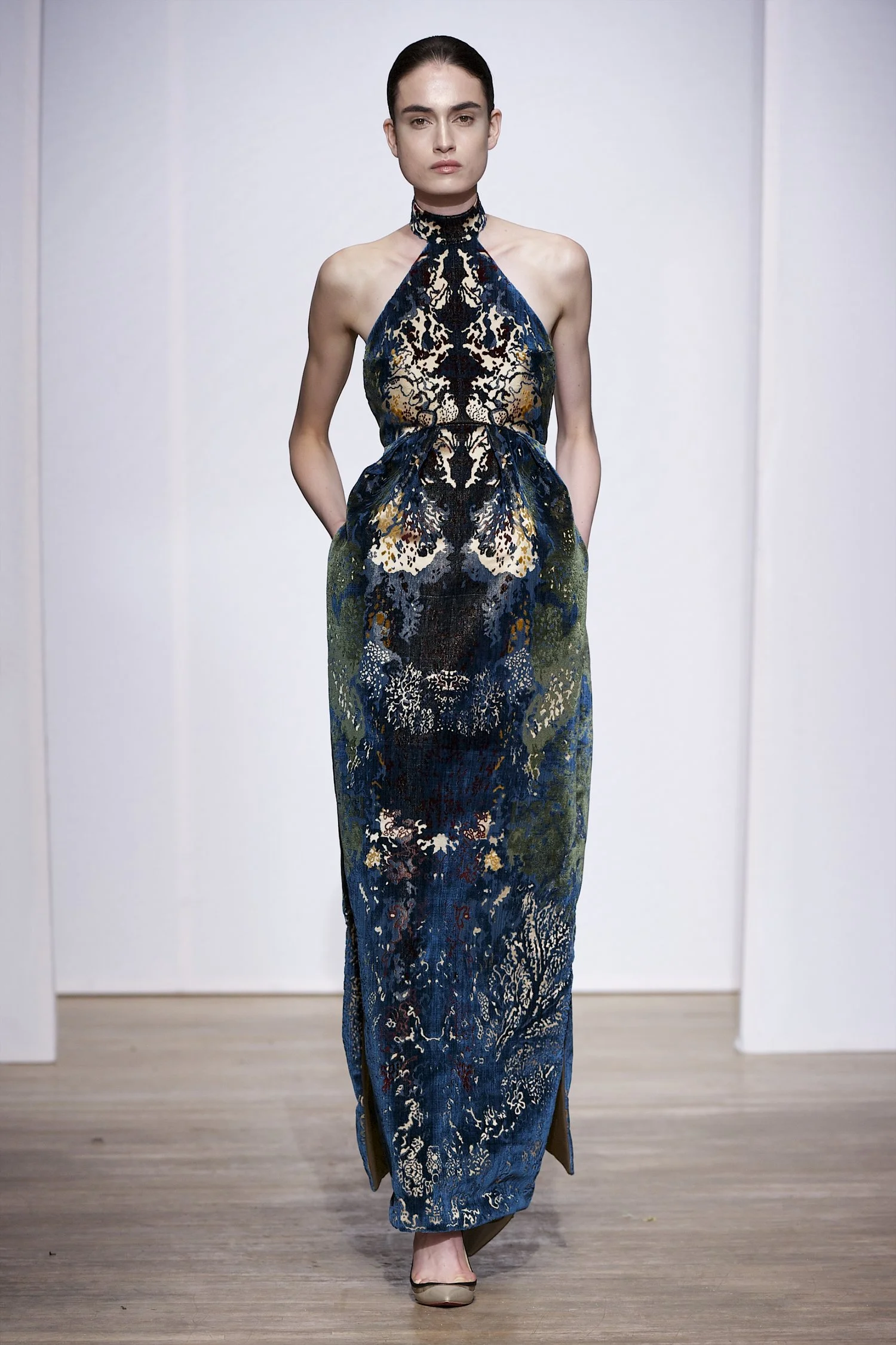 Fall 2013 Haute Couture: Yiqing Yin's Oceanic Canvases — CoutureNotebook