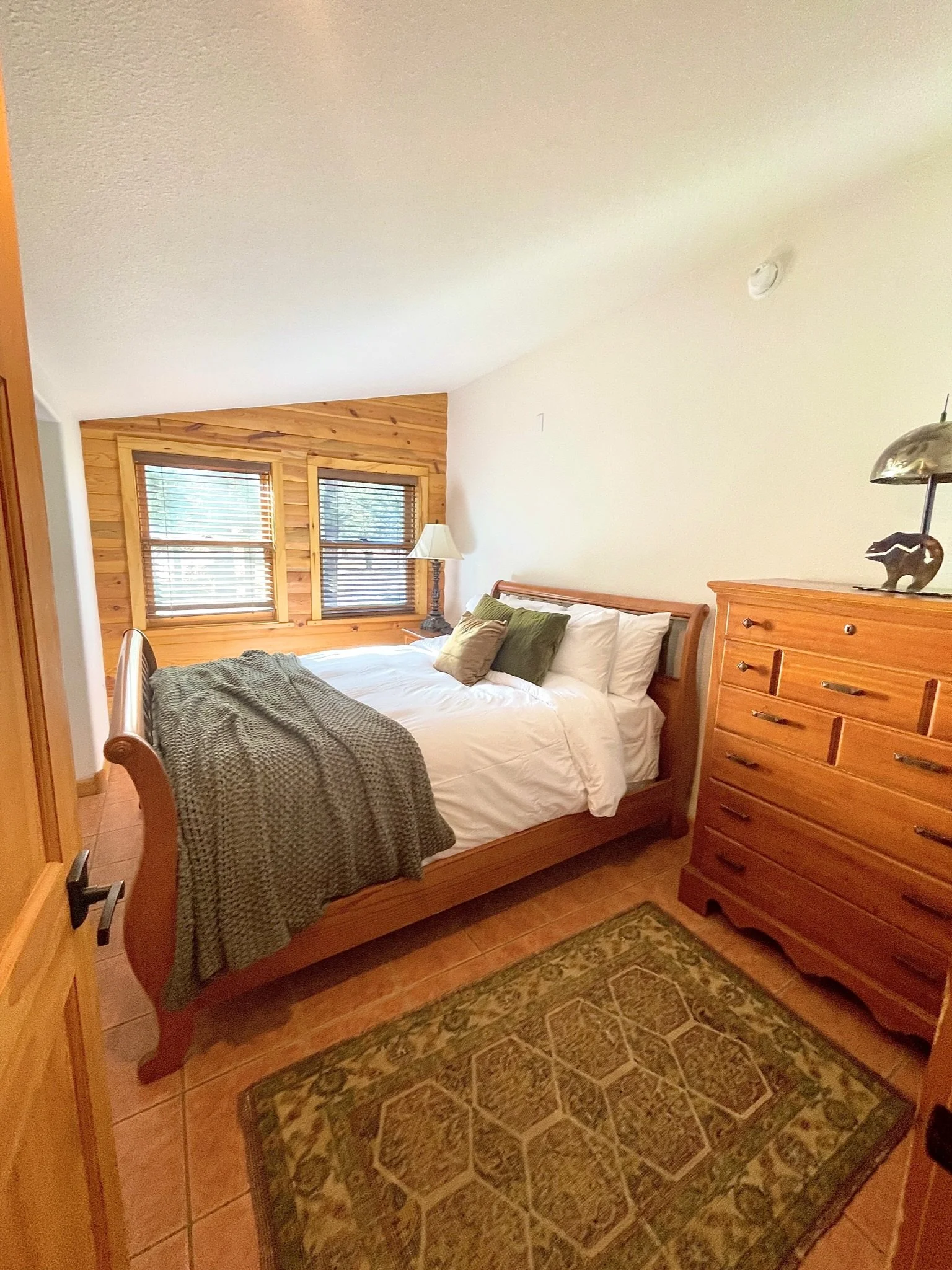 Our Cabins & Rooms — Manzano Mountain Retreat