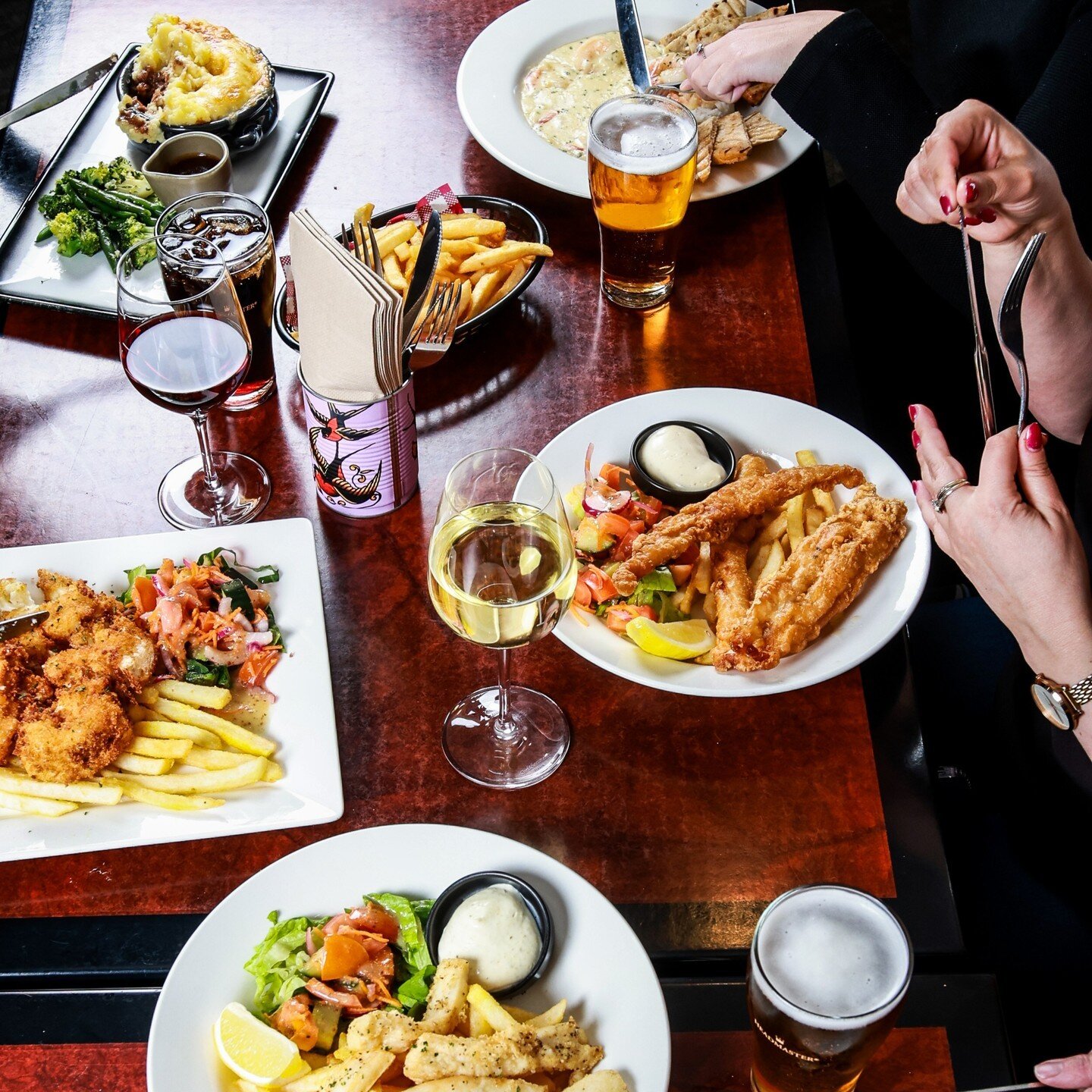The long Boat tavern — Beachfront Bicheno