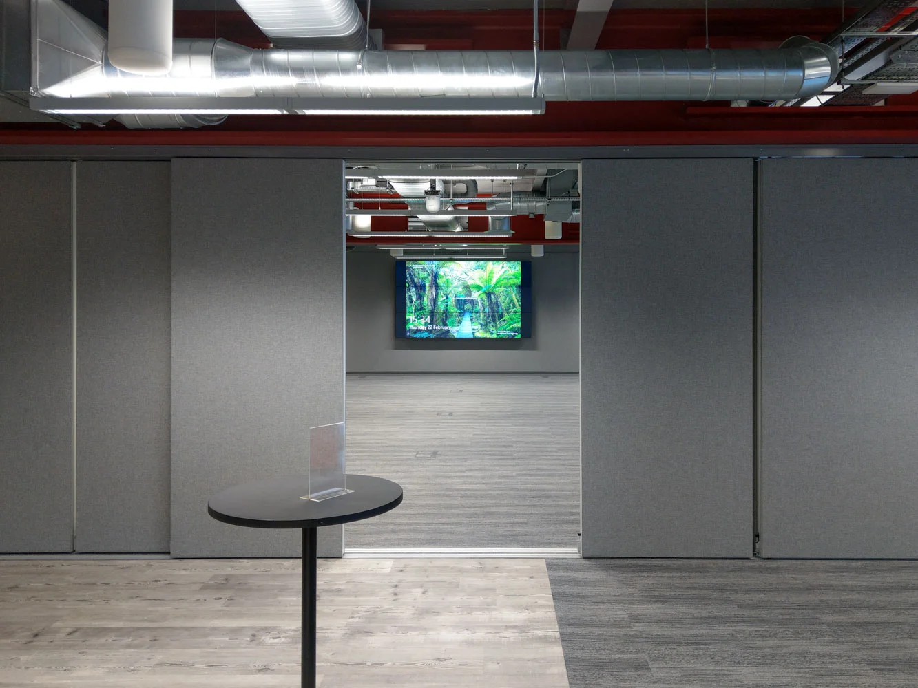 London Wall Slide | Movawall Systems