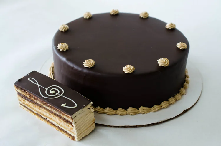 CAKES — Tiffany's Bakery