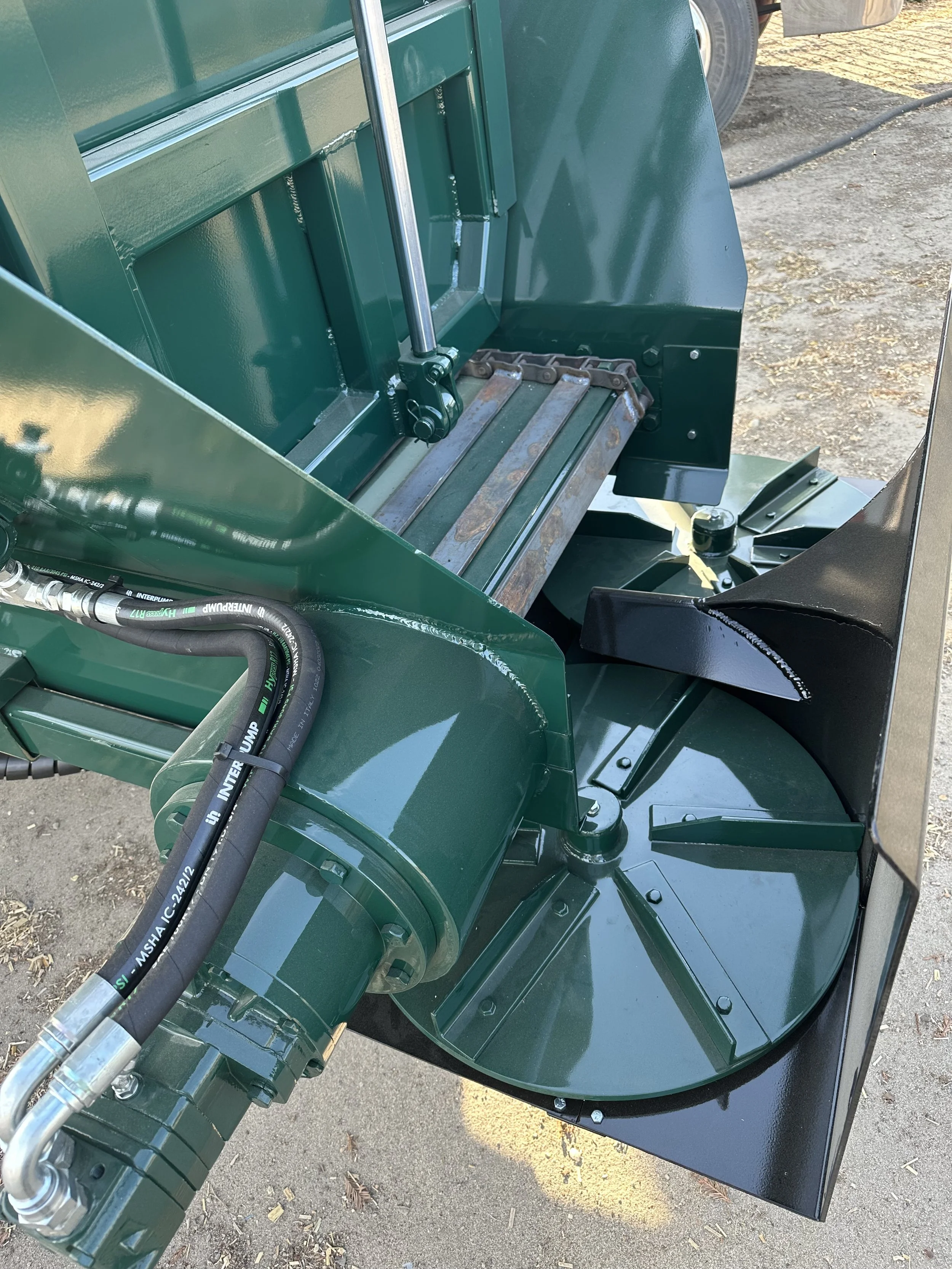 Chain Drive Side/End Dump Silage Trailers & Boxes