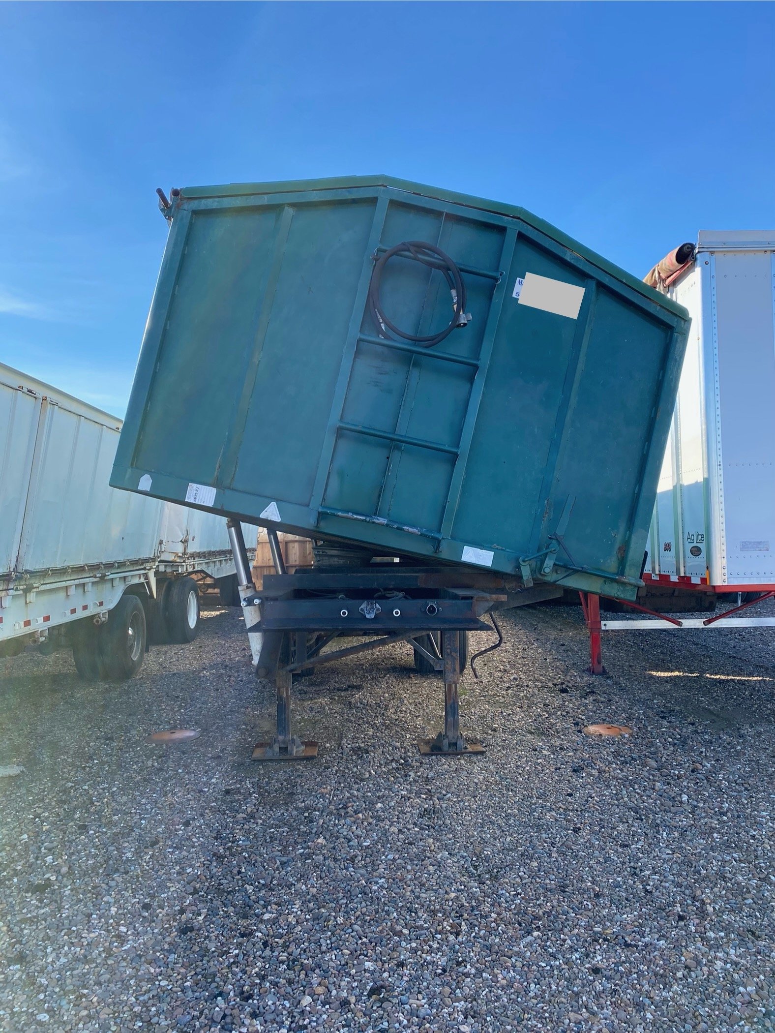 Chain Drive Side/End Dump Silage Trailers & Boxes