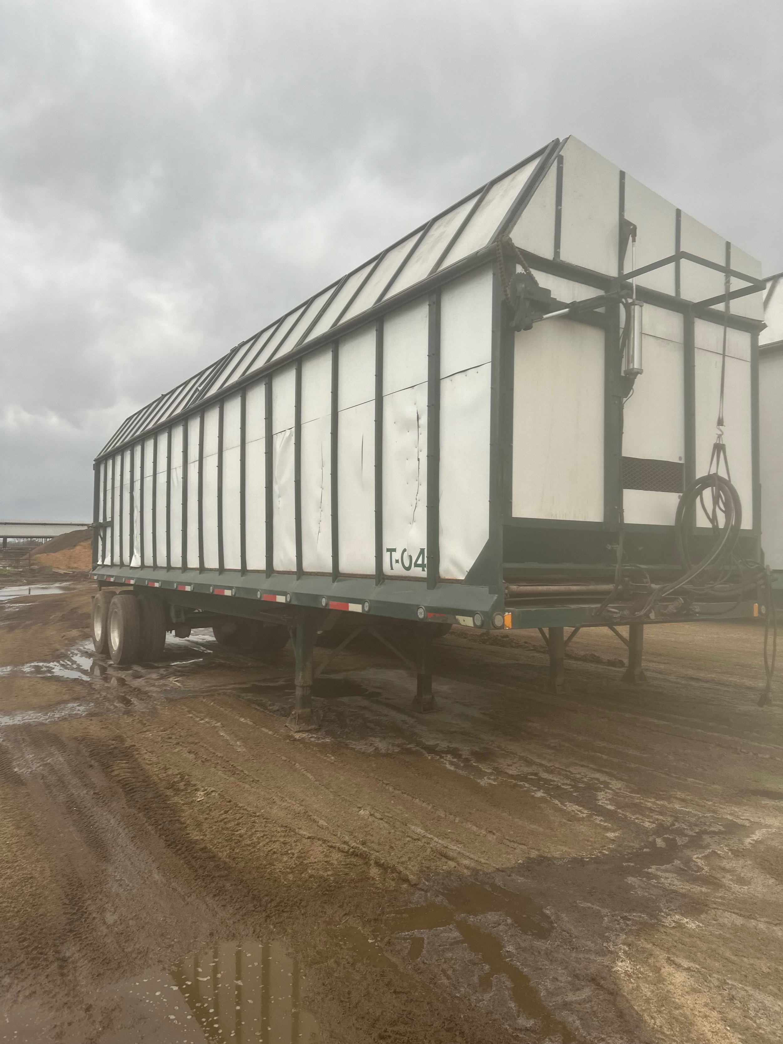 Chain Drive Side/End Dump Silage Trailers & Boxes