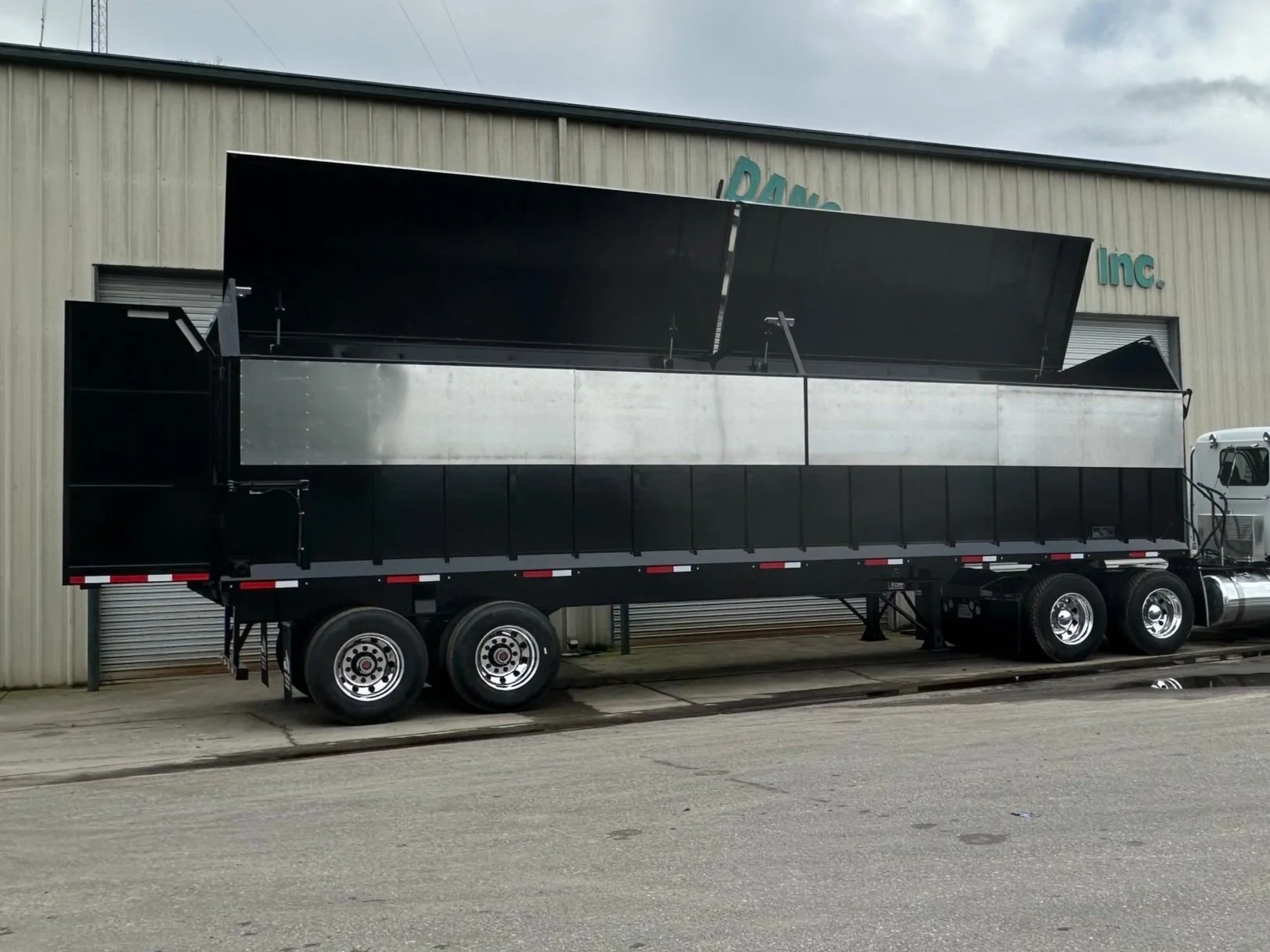 Chain Drive Side/End Dump Silage Trailers & Boxes