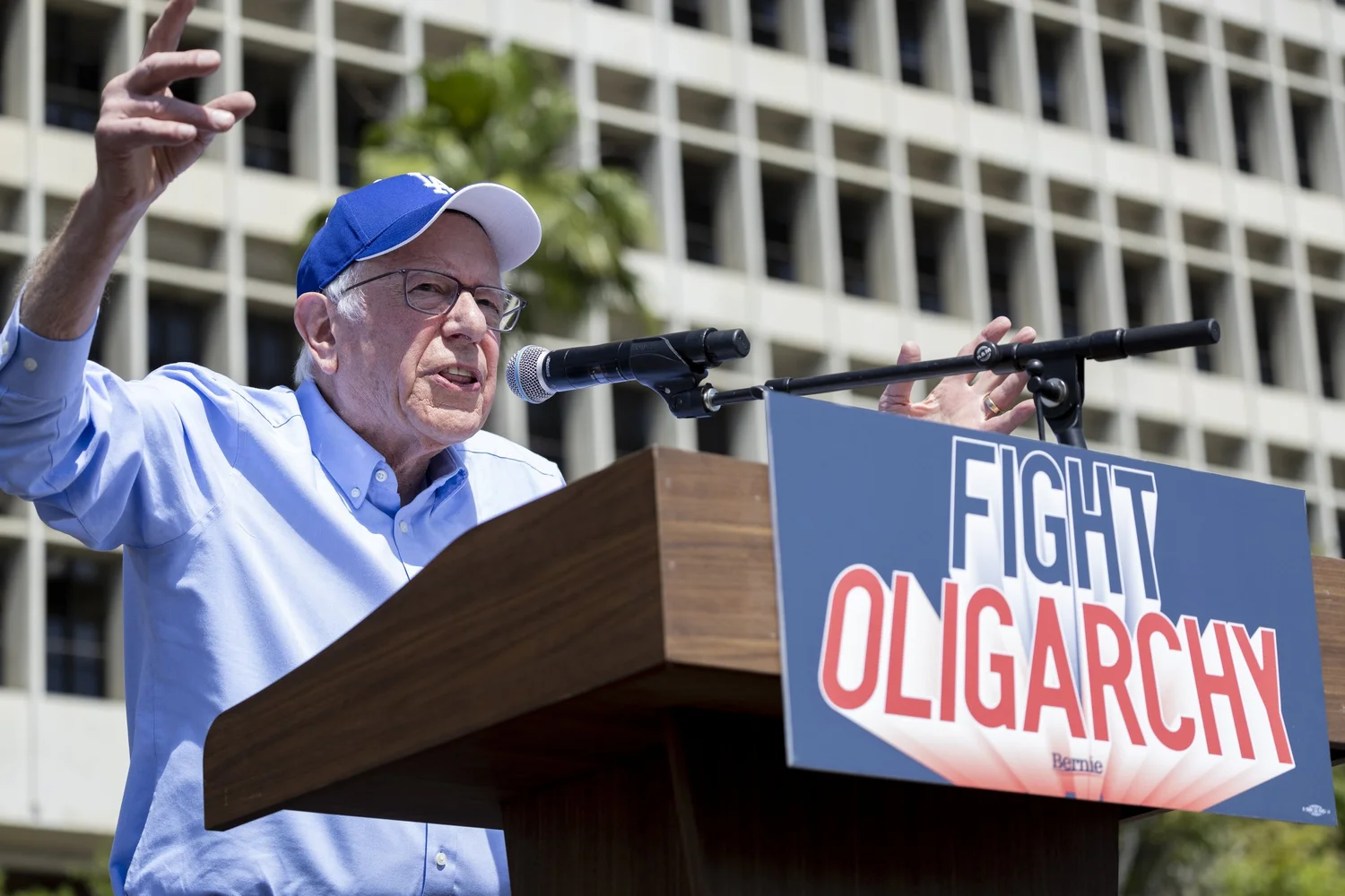 Inside Fight Oligarchy LA, largest Bernie Sanders rally of all time ...