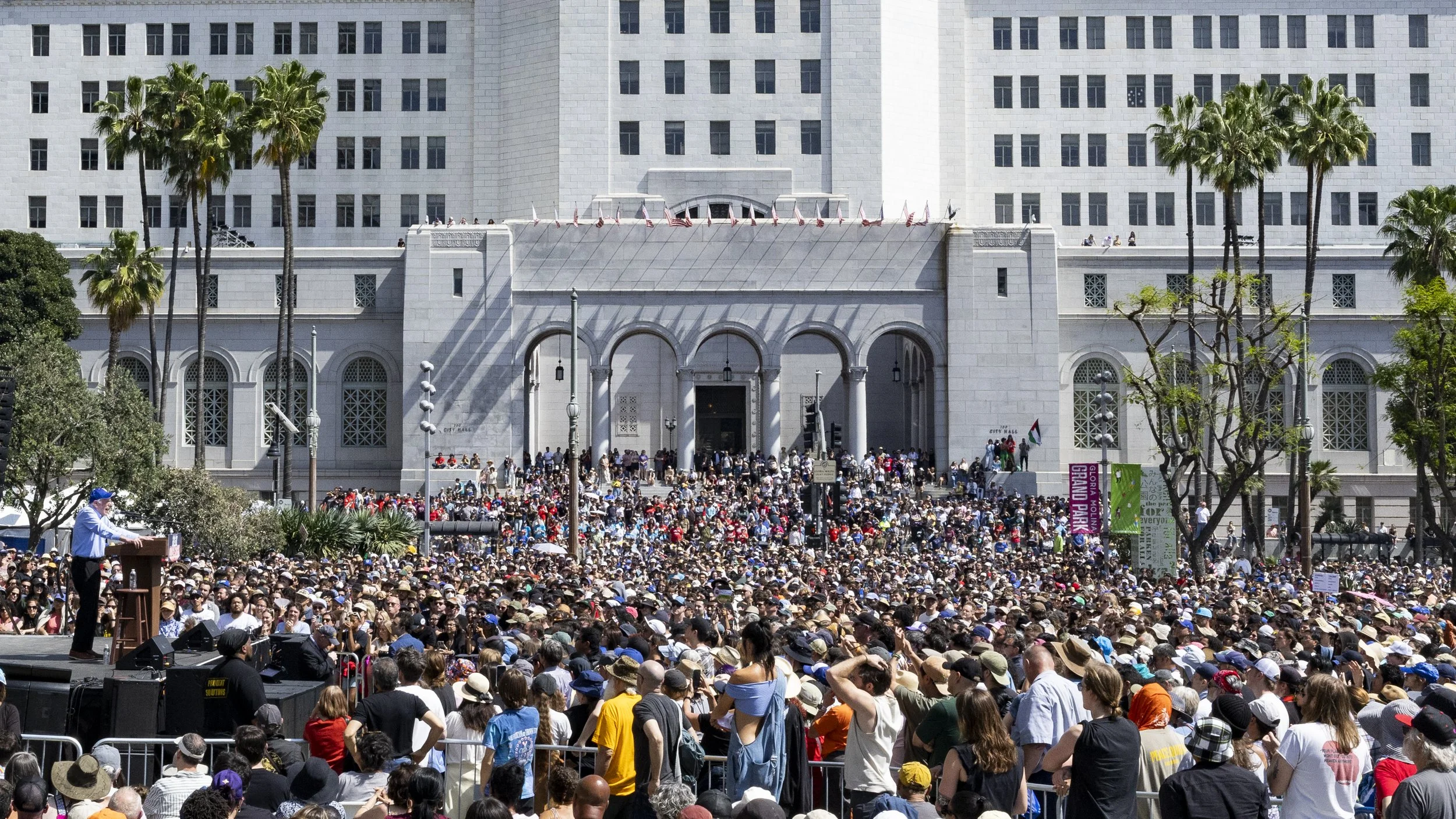 Inside Fight Oligarchy LA, largest Bernie Sanders rally of all time ...