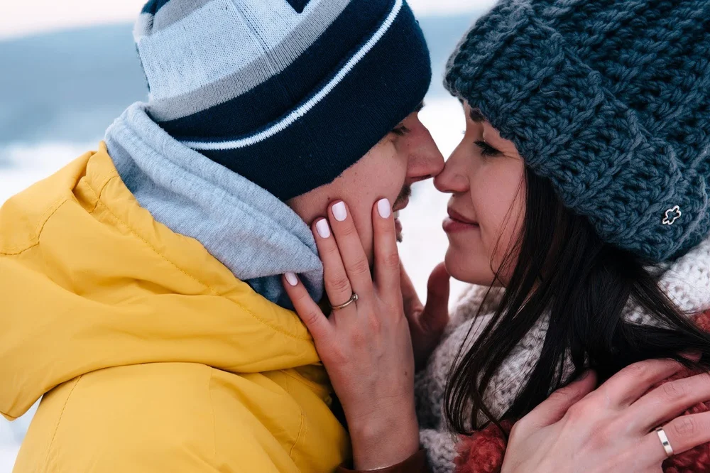 10 Romantic Scrapbook Ideas for Couples (W/ Tips & Tricks)