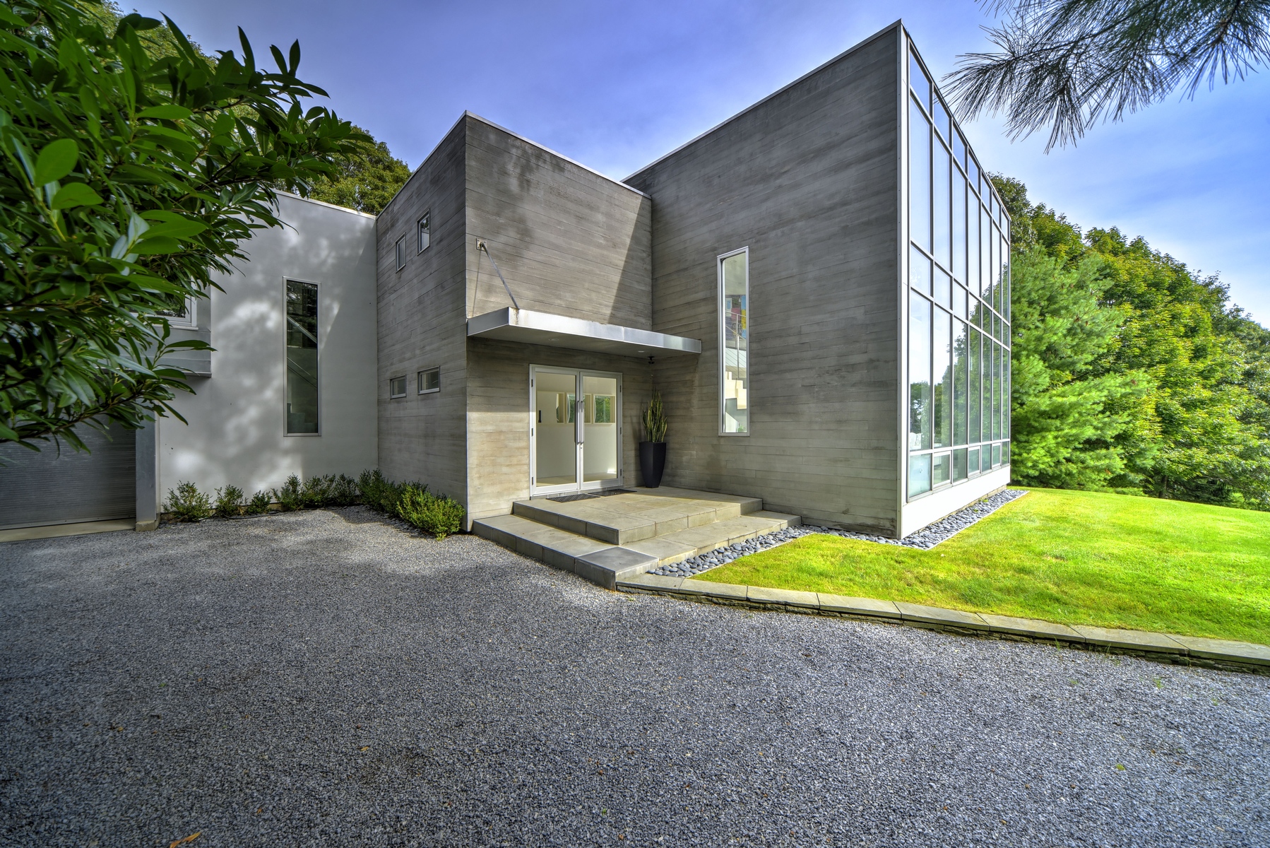 Check Out The Ultra-Modern Glass Cube House Designed by Jorge Sosa ...