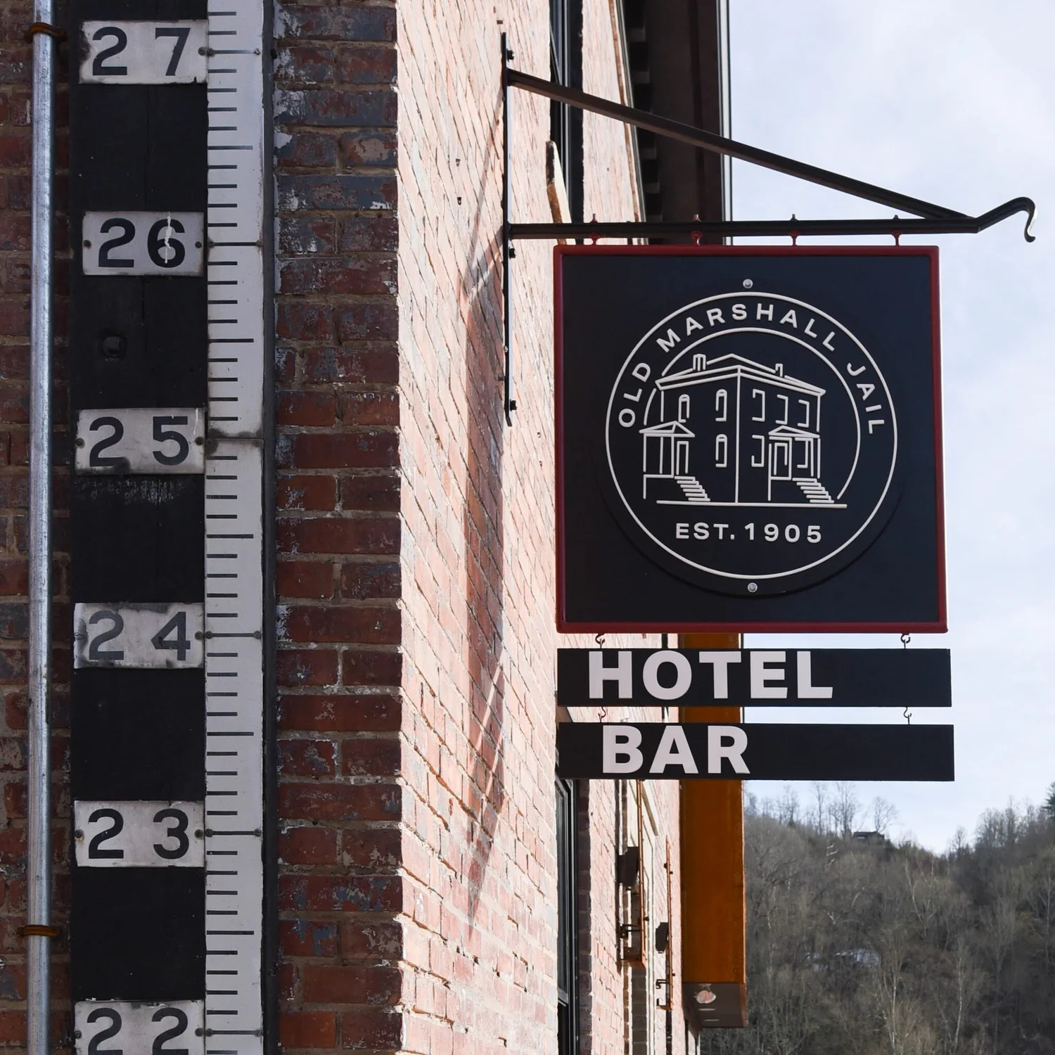 Old Marshall Jail Hotel, historic art hotel in Marshall, NC