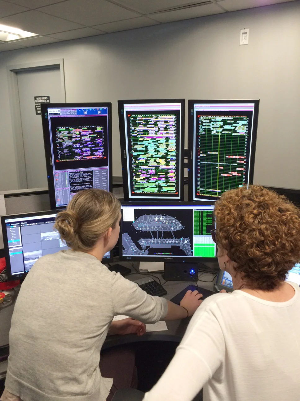 APIS++ Advanced Visual Docking Guidance System — Airport Equipment ...