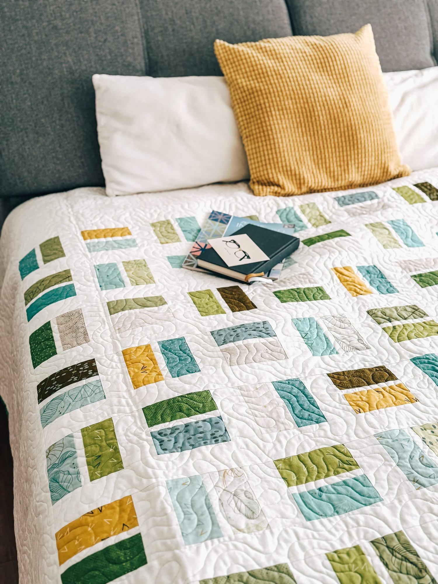 Easy Charm Pack Quilt Tutorial: Create the PLAY A CARD Modern Quilt in ...