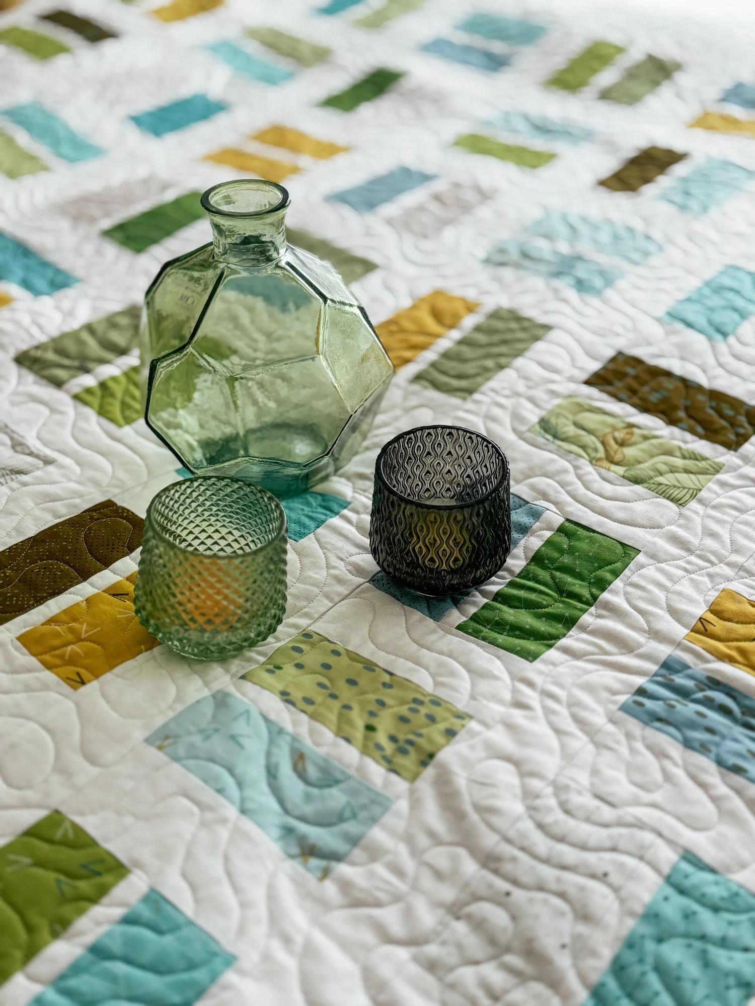 Easy Charm Pack Quilt Tutorial: Create the PLAY A CARD Modern Quilt in ...