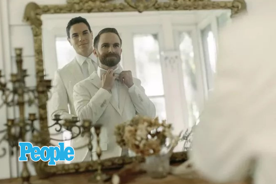 'Gossip Girl' 's Jason Gotay Married Michael Hartung in Matching Ivory ...
