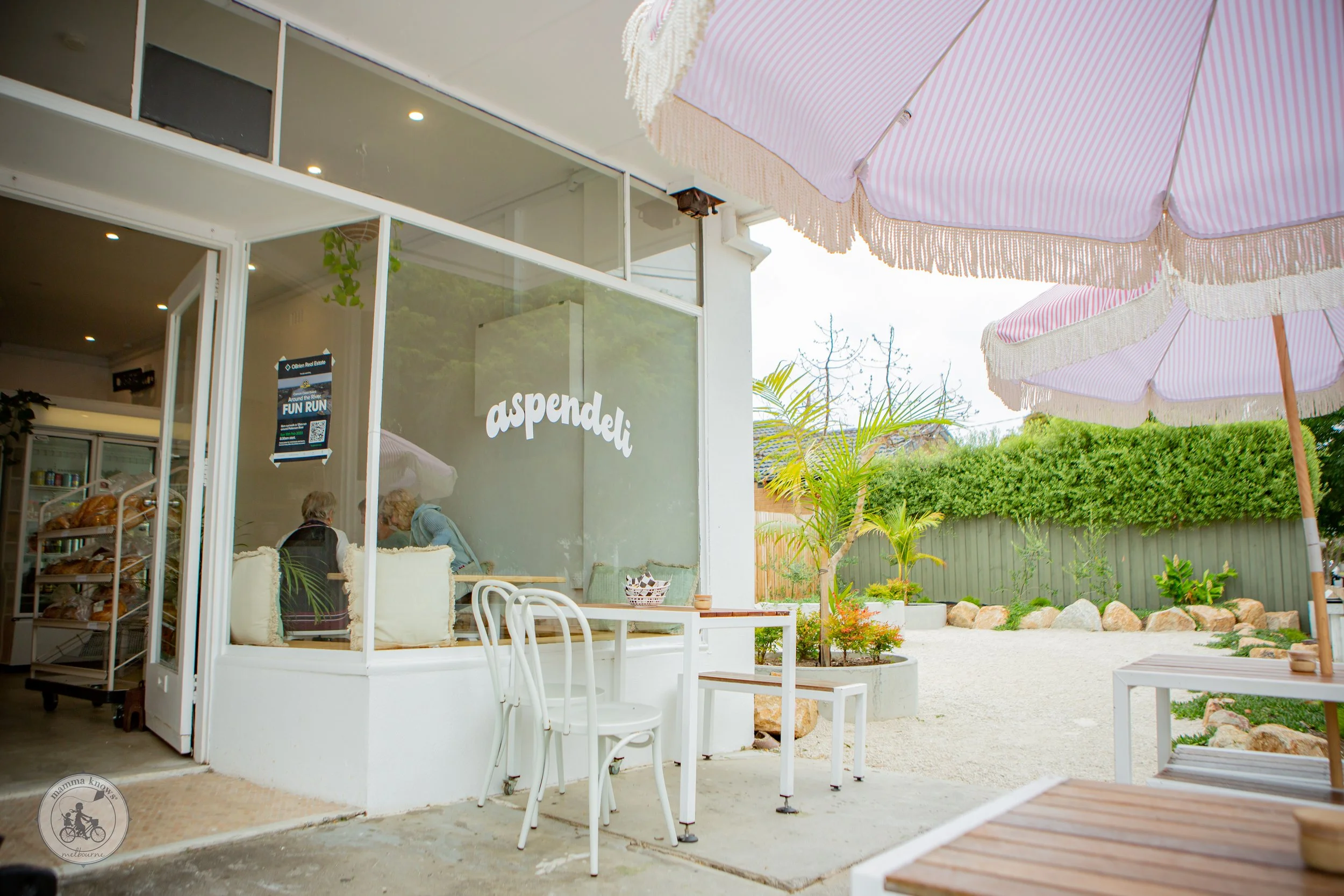 Aspendeli, Aspendale — mamma knows south