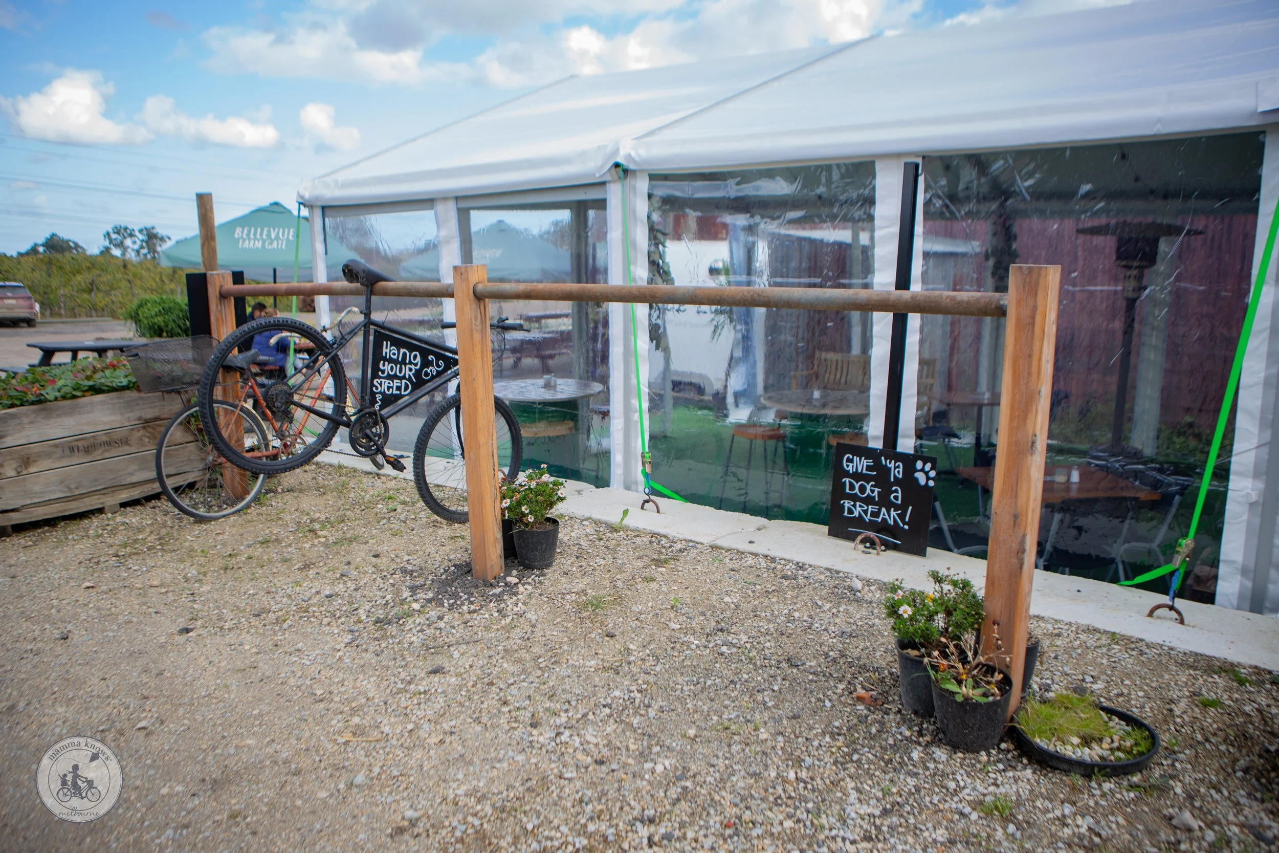 Bellevue Farm Gate, Officer — mamma knows south