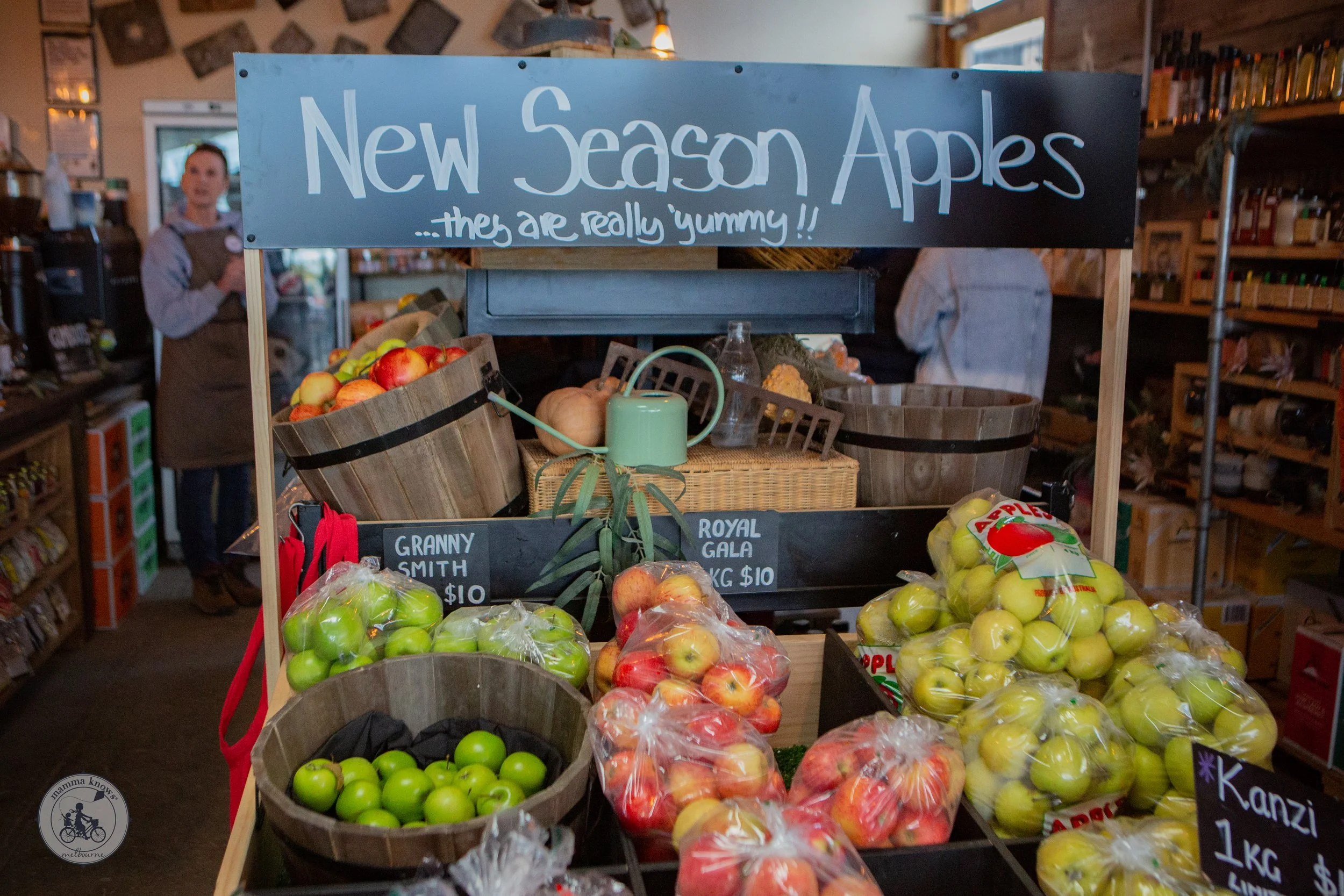 Bellevue Farm Gate, Officer — mamma knows south