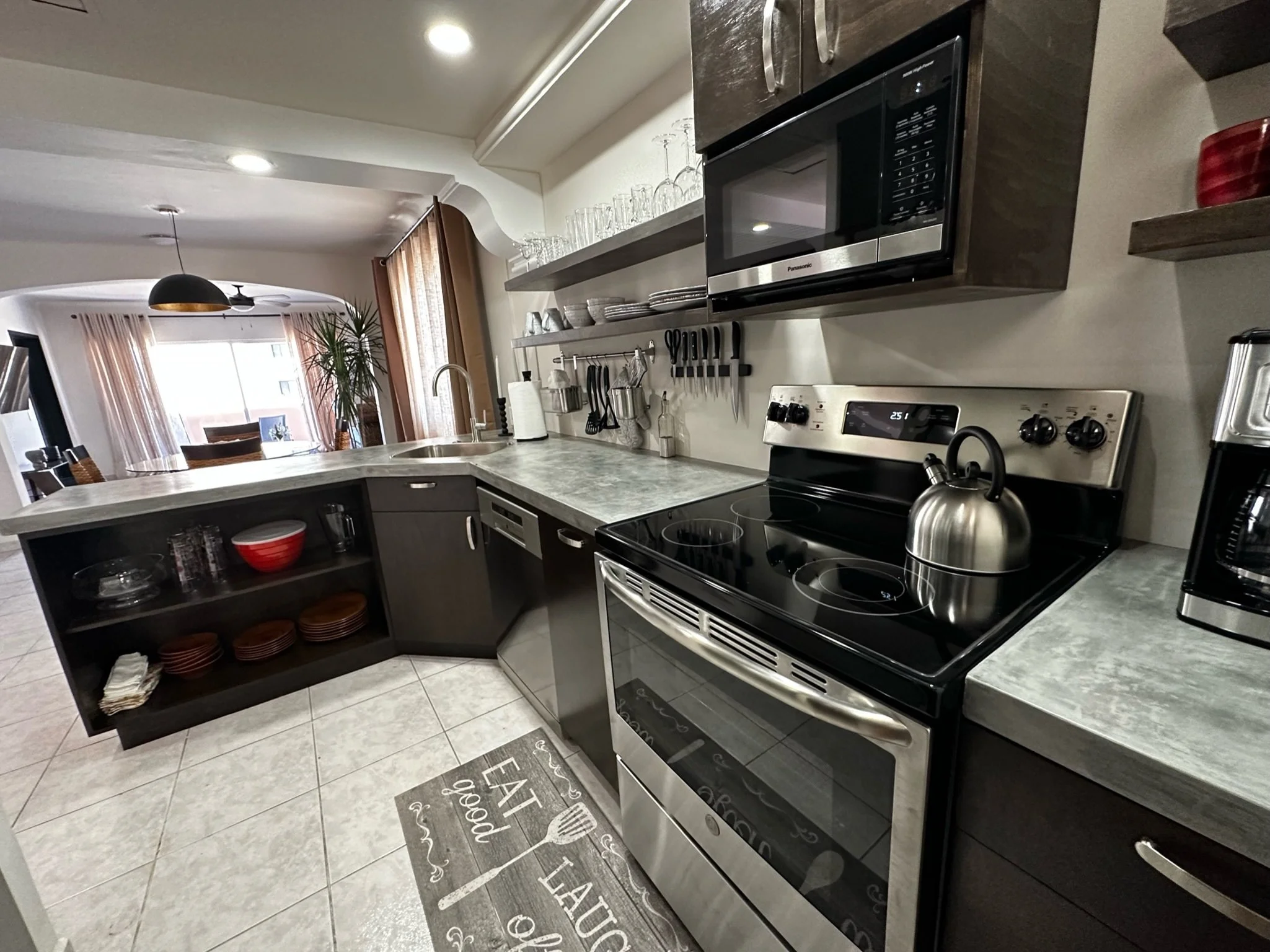 Luxury CoLiving CoWorking Spaces | HomWork