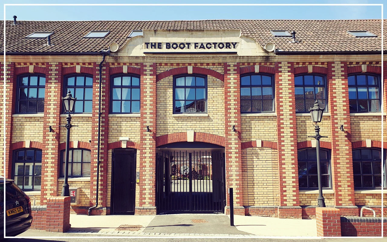 LIVE — Angus Meek Architects