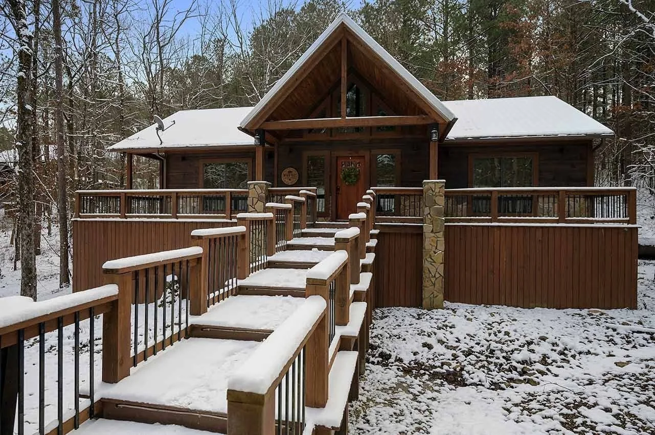 Rustic Retreat Cabin | Luxury Cabins in Broken Bow