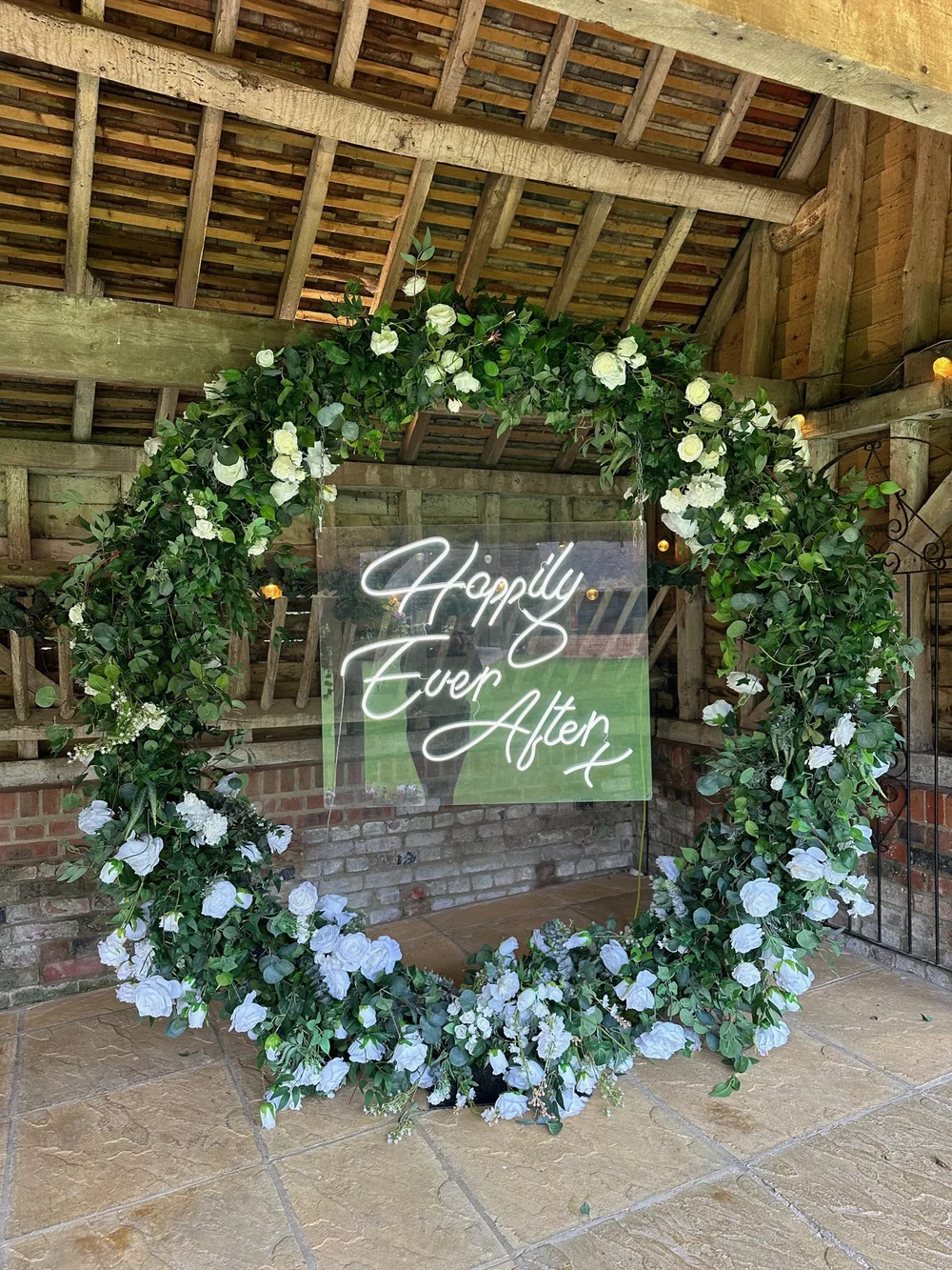 White Floral Moongate - Create Romantic Celebrations Today | Diamond ...