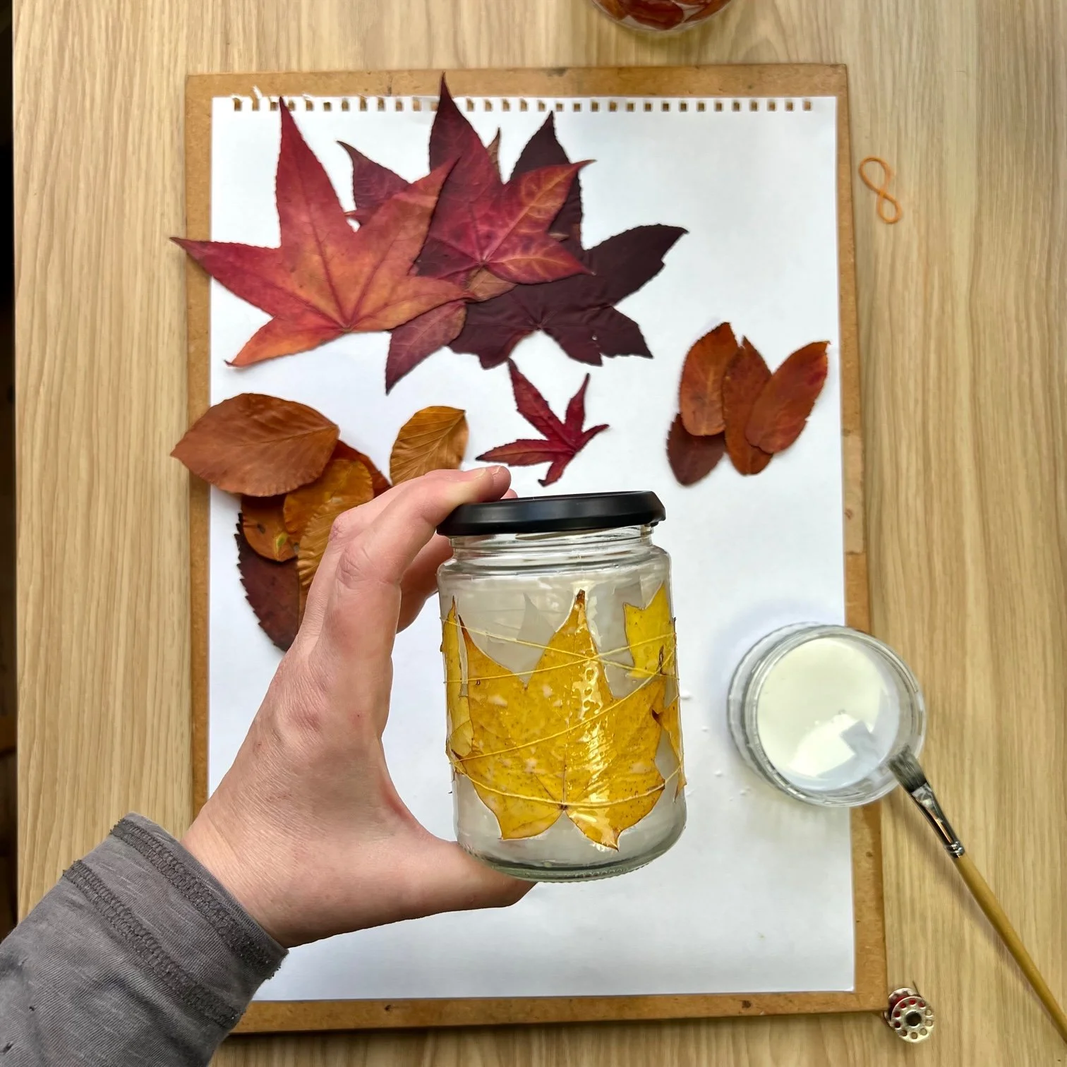 Make jam jar autumn leaf lanterns - Mud & Bloom