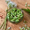 Make pickled wild garlic buds - Mud & Bloom
