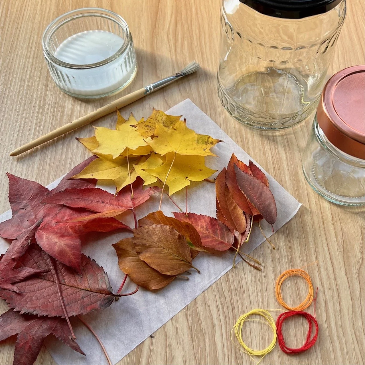 Make jam jar autumn leaf lanterns - Mud & Bloom