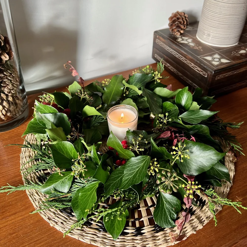 Make your own evergreen wreath - Mud & Bloom