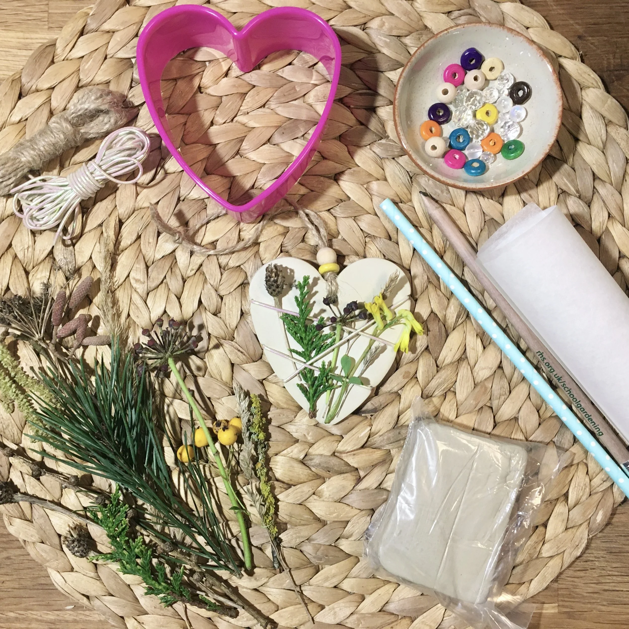 Make clay nature weaving hearts - Mud & Bloom
