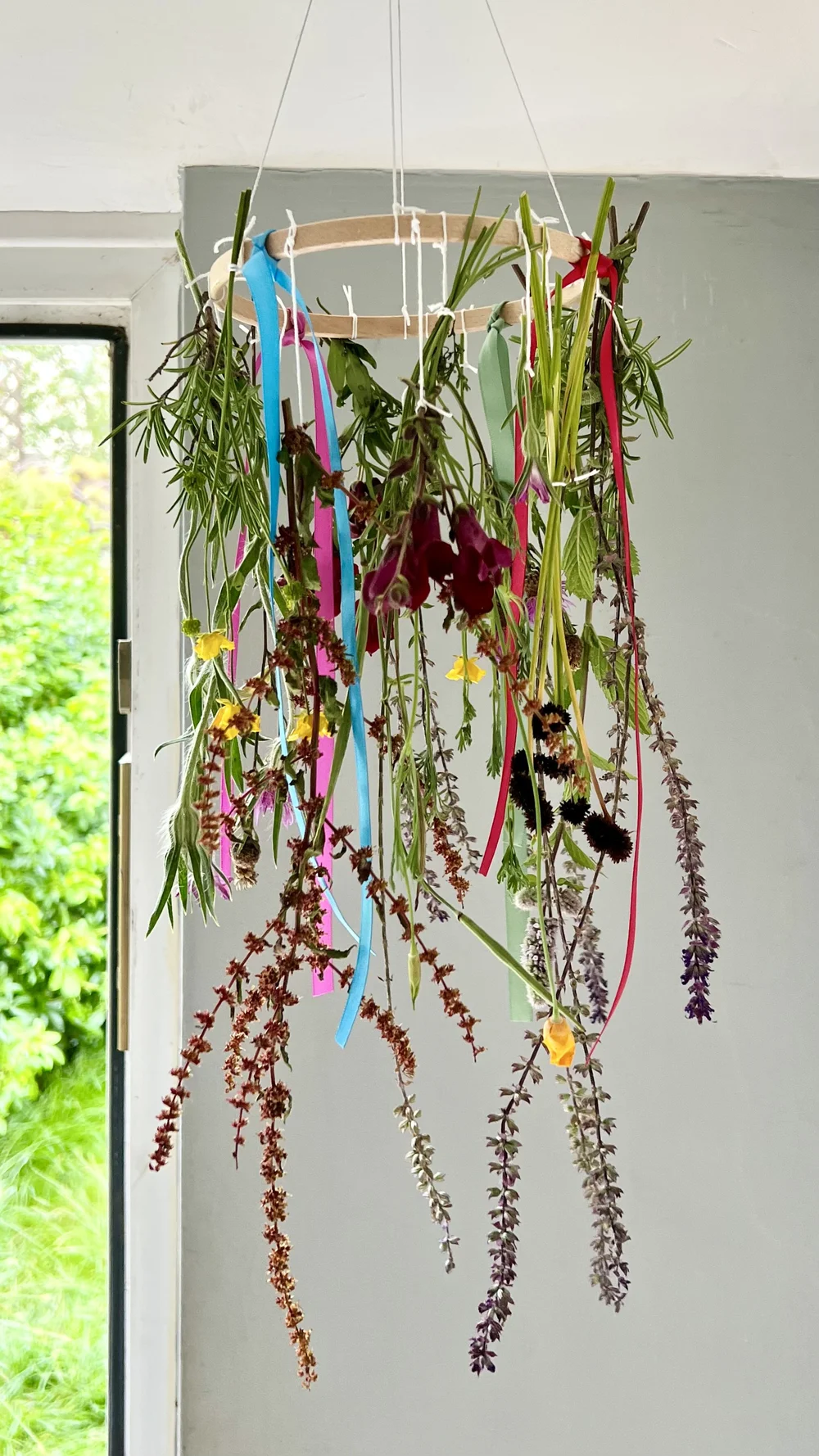 Make a seed drying mobile - Mud & Bloom