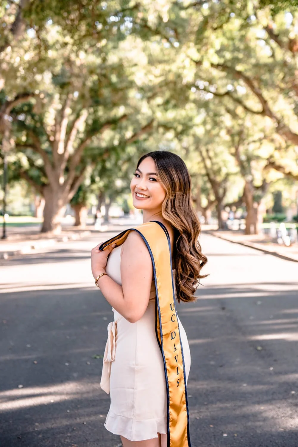 Posing for Your Grad Photos | Jay Gelvezon Photography