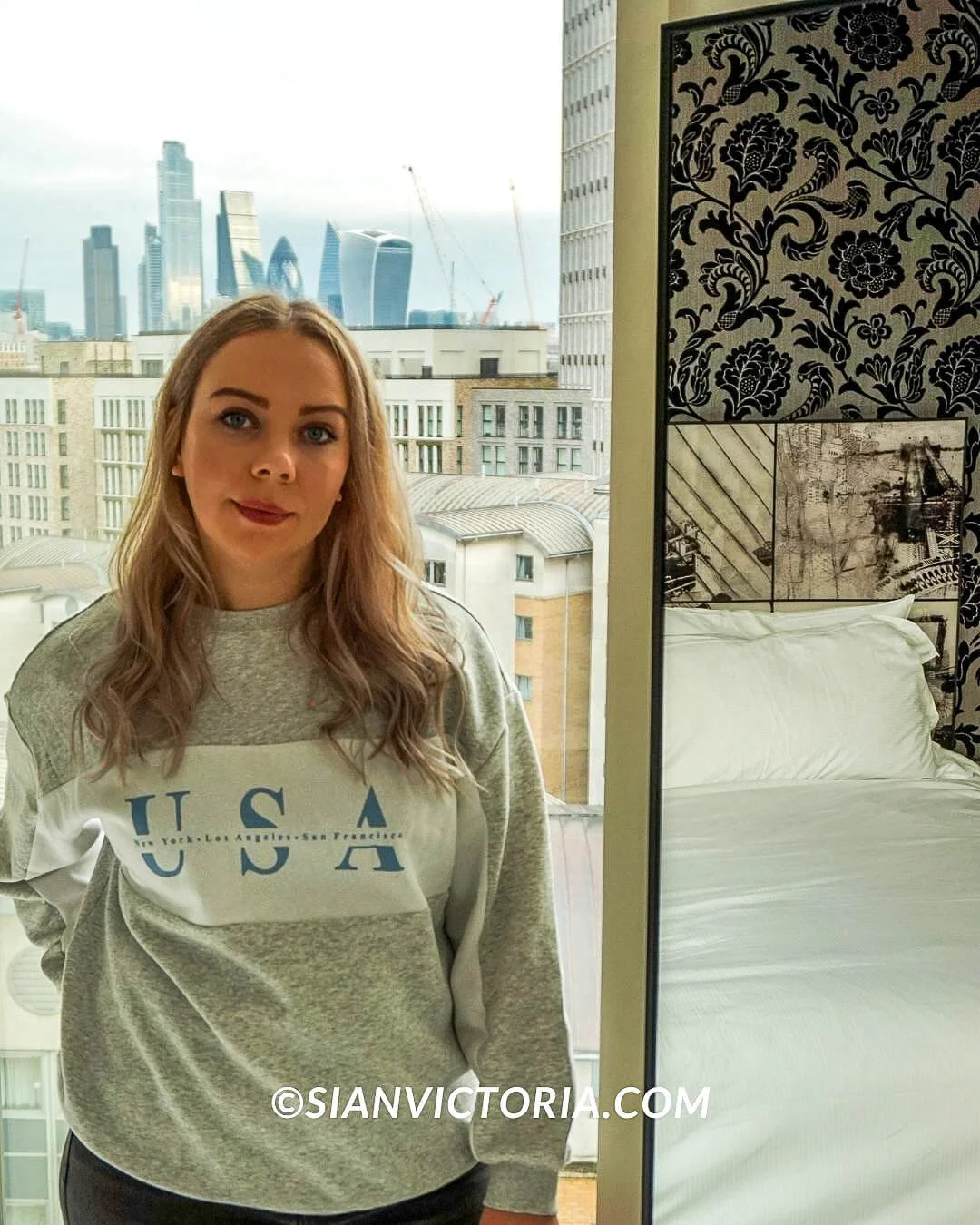 4* H10 London Waterloo Hotel Review & Video — Sian Victoria.