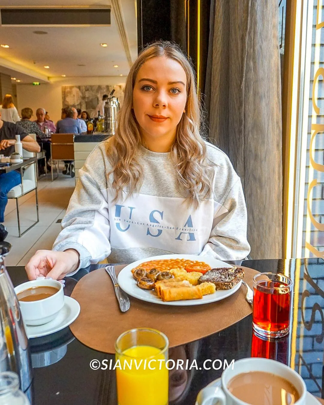 4* H10 London Waterloo Hotel Review & Video — Sian Victoria.