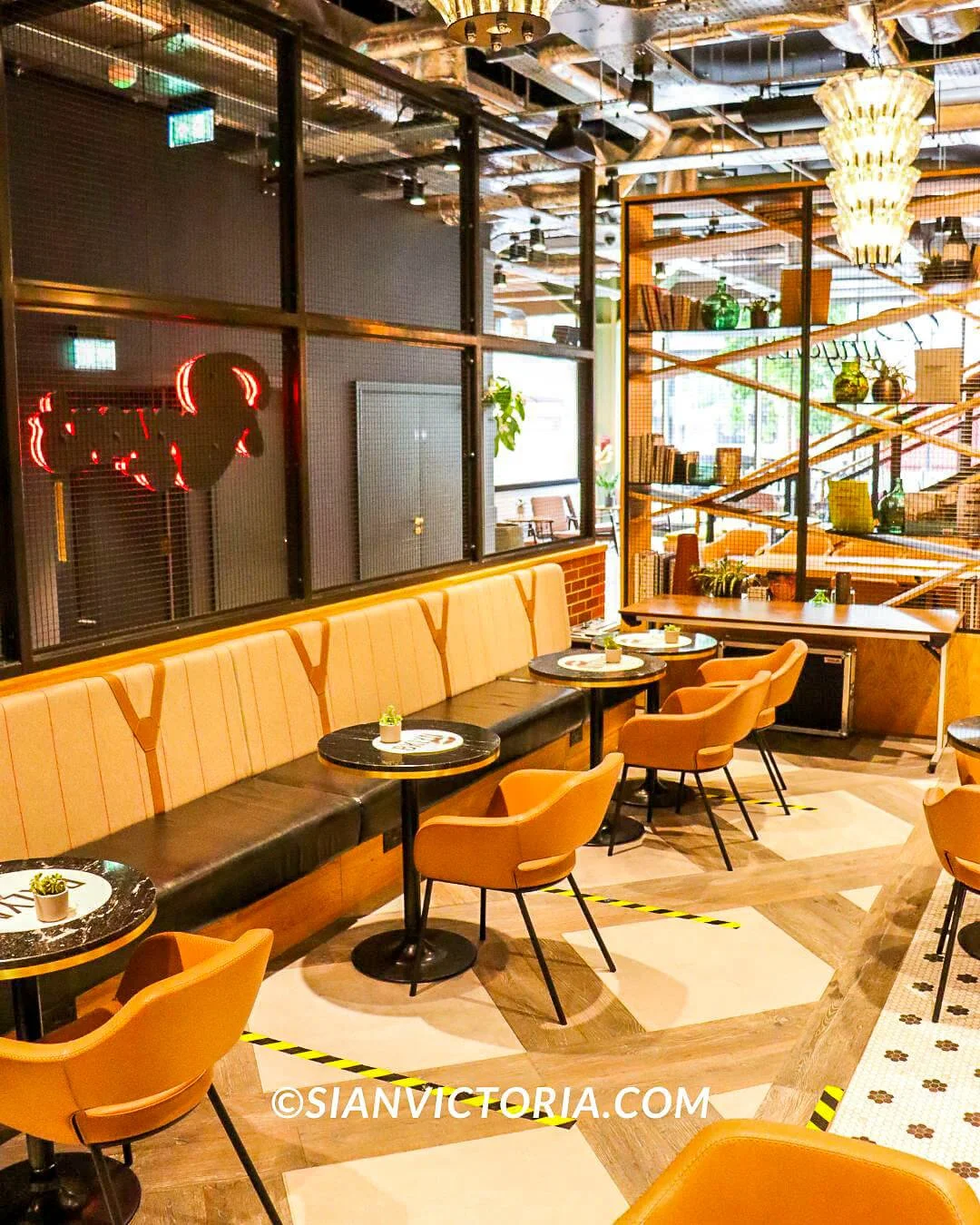 4* Hotel Brooklyn Manchester Review & Video — Sian Victoria.