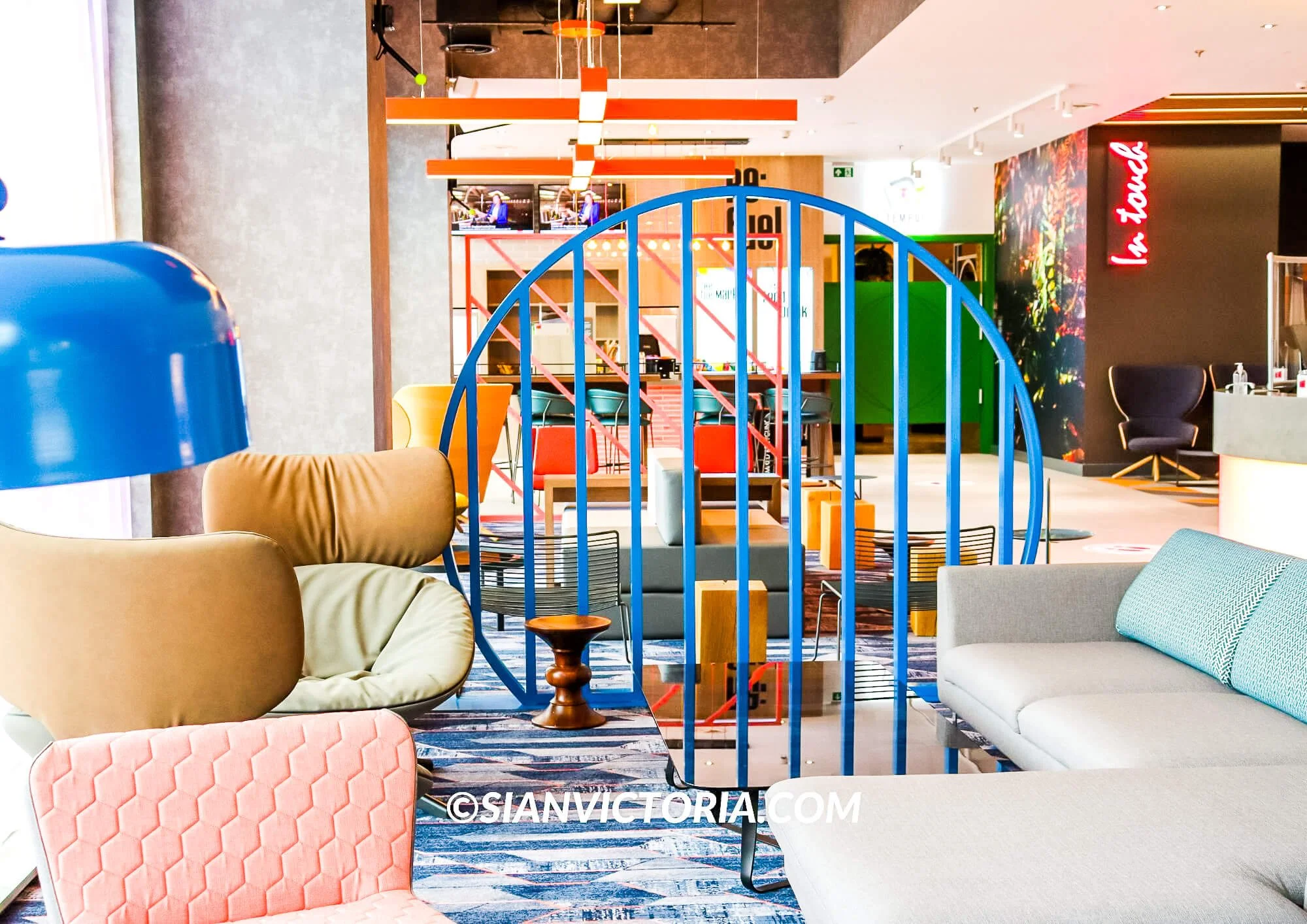Aloft Birmingham Eastside Hotel Review - Urban King Room & Restaurant ...