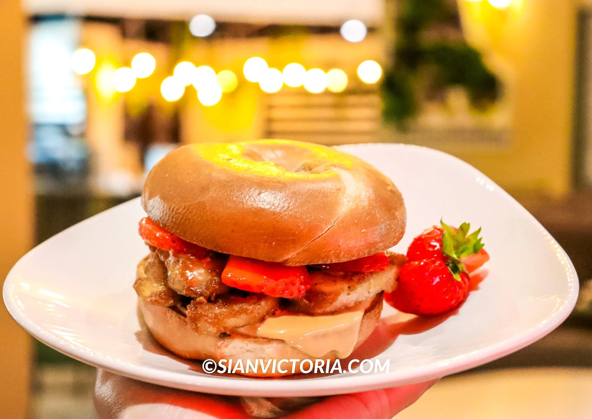 Aloft Birmingham Eastside Hotel Review - Urban King Room & Restaurant ...