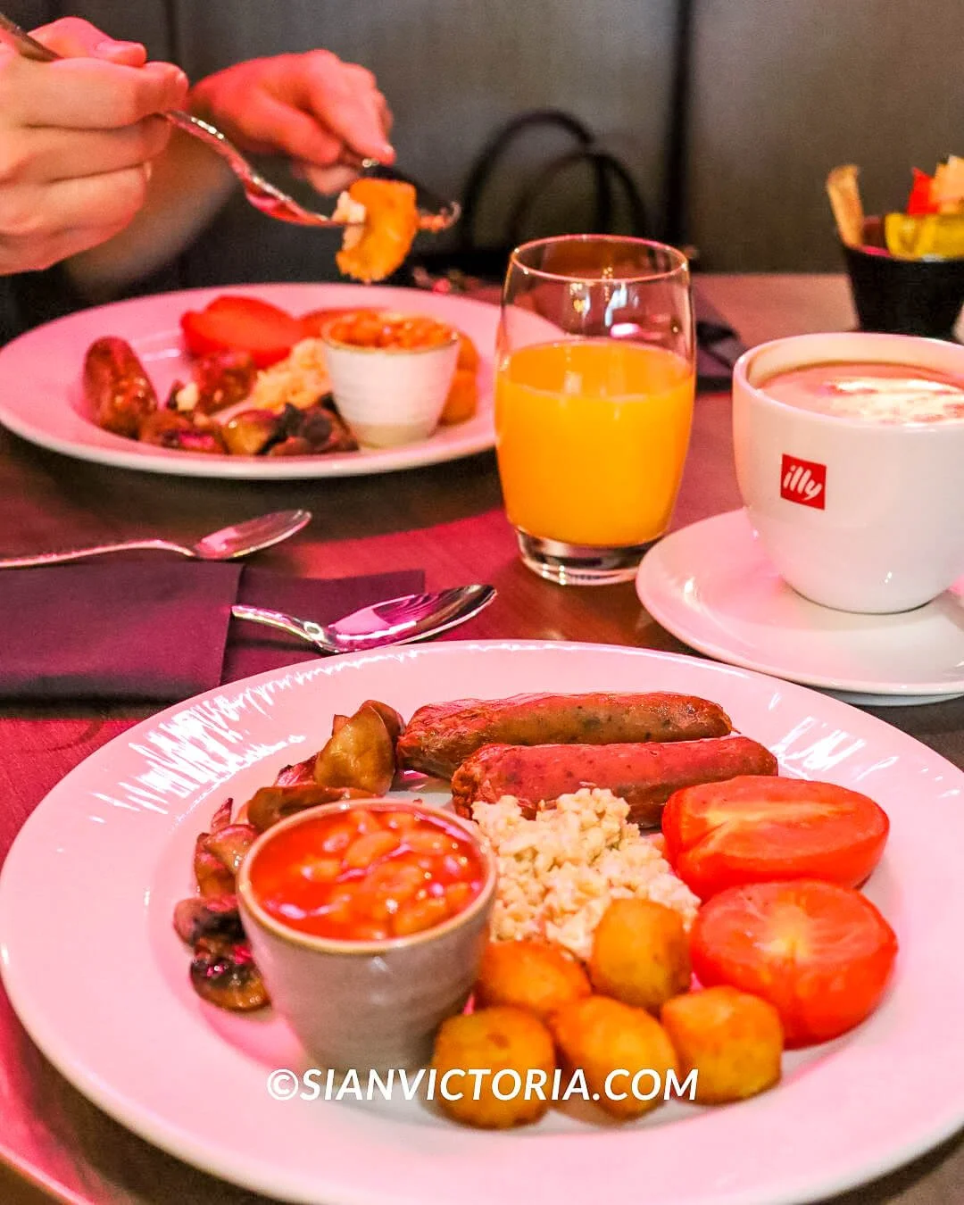 Aloft Birmingham Eastside Hotel Review - Urban King Room & Restaurant ...