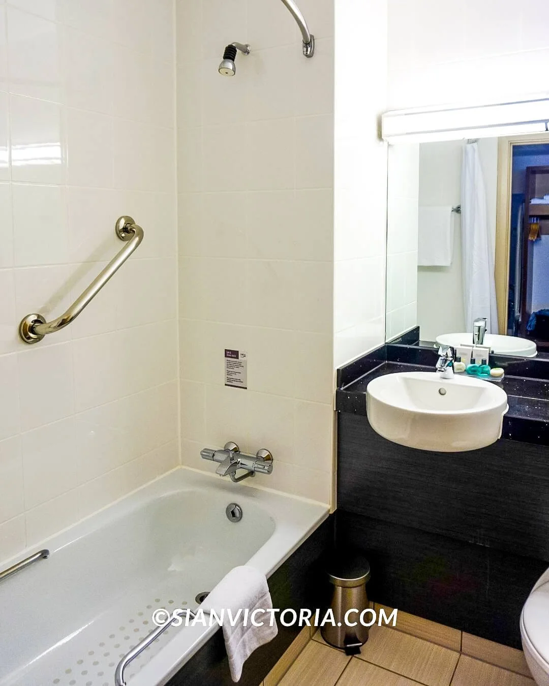 Executive Room stay at 4* Jurys Inn Birmingham — Sian Victoria.