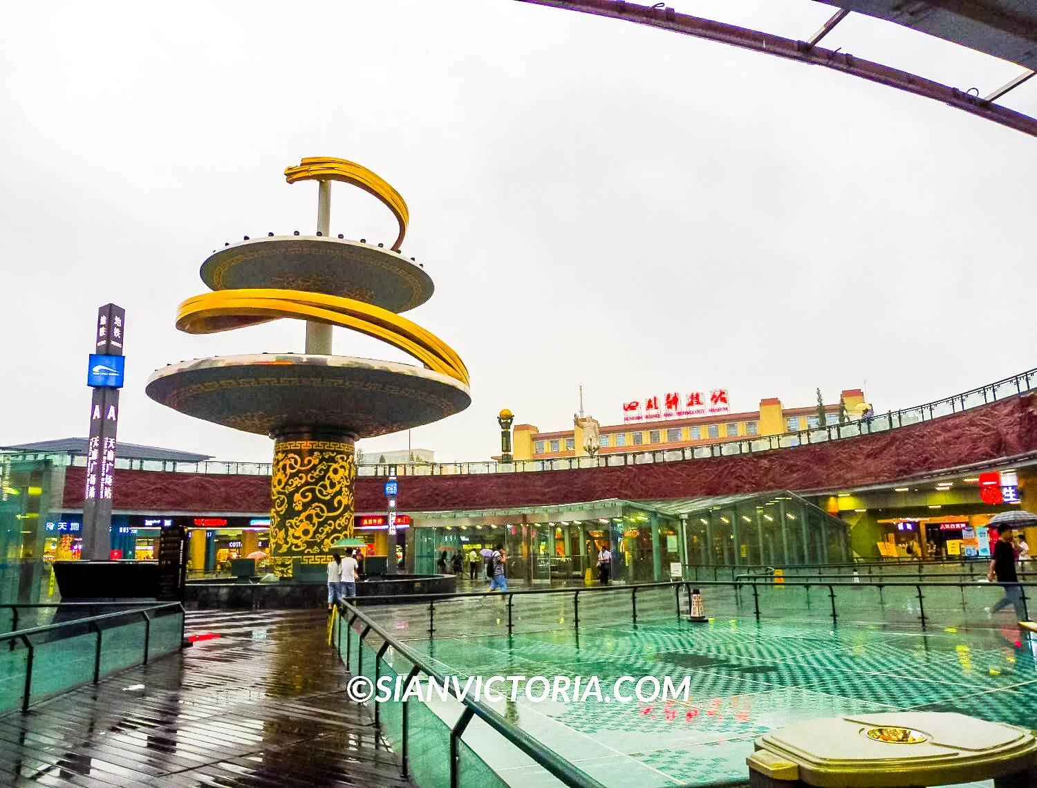 Mao Zedong Statue in Tianfu Square - Chengdu, China — Sian Victoria.
