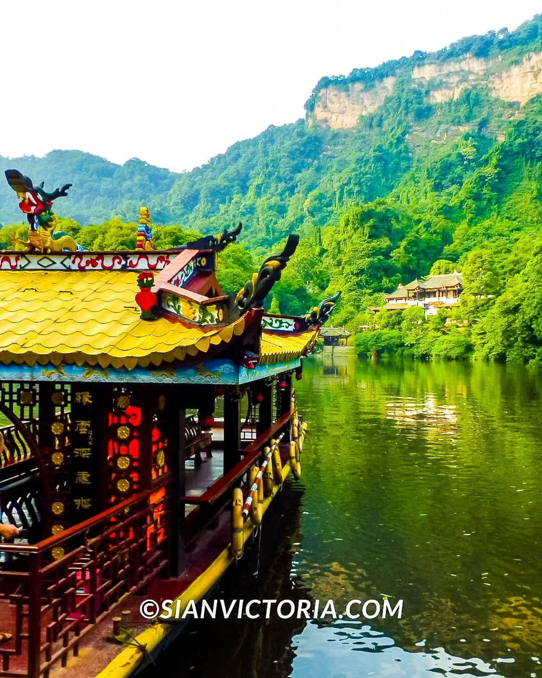 Hiking Mount Qingcheng - Chengdu, China — Sian Victoria.