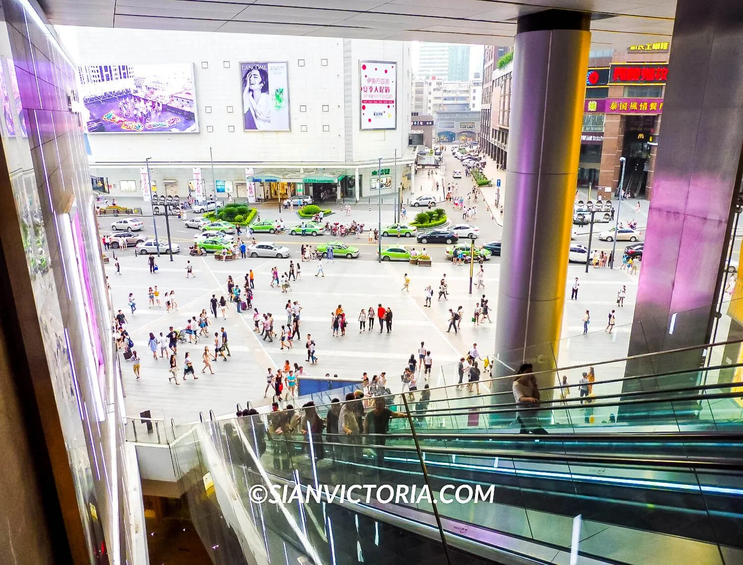 ChunXi Road & IFS Shopping Mall - Chengdu, China — Sian Victoria.