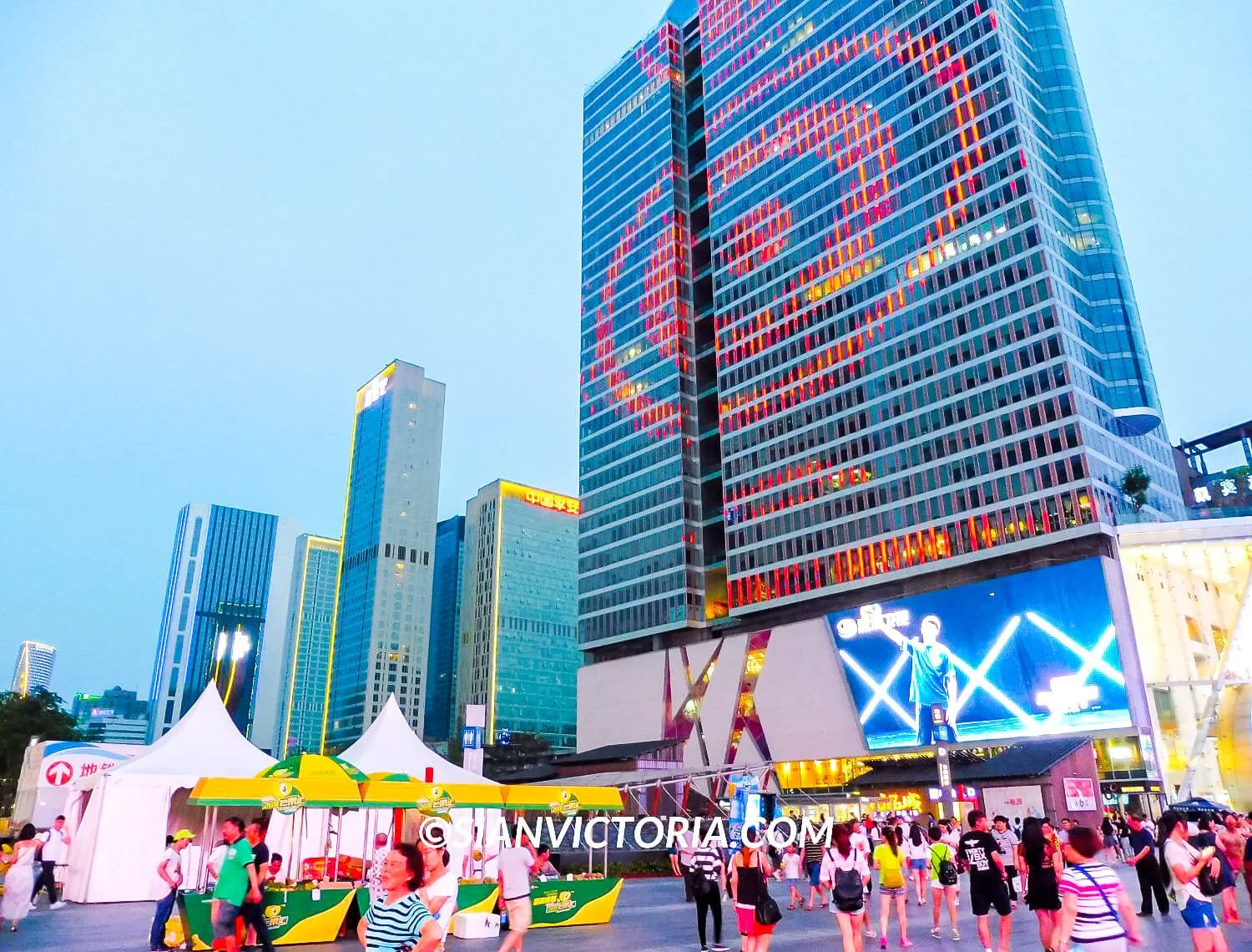 ChunXi Road & IFS Shopping Mall - Chengdu, China — Sian Victoria.