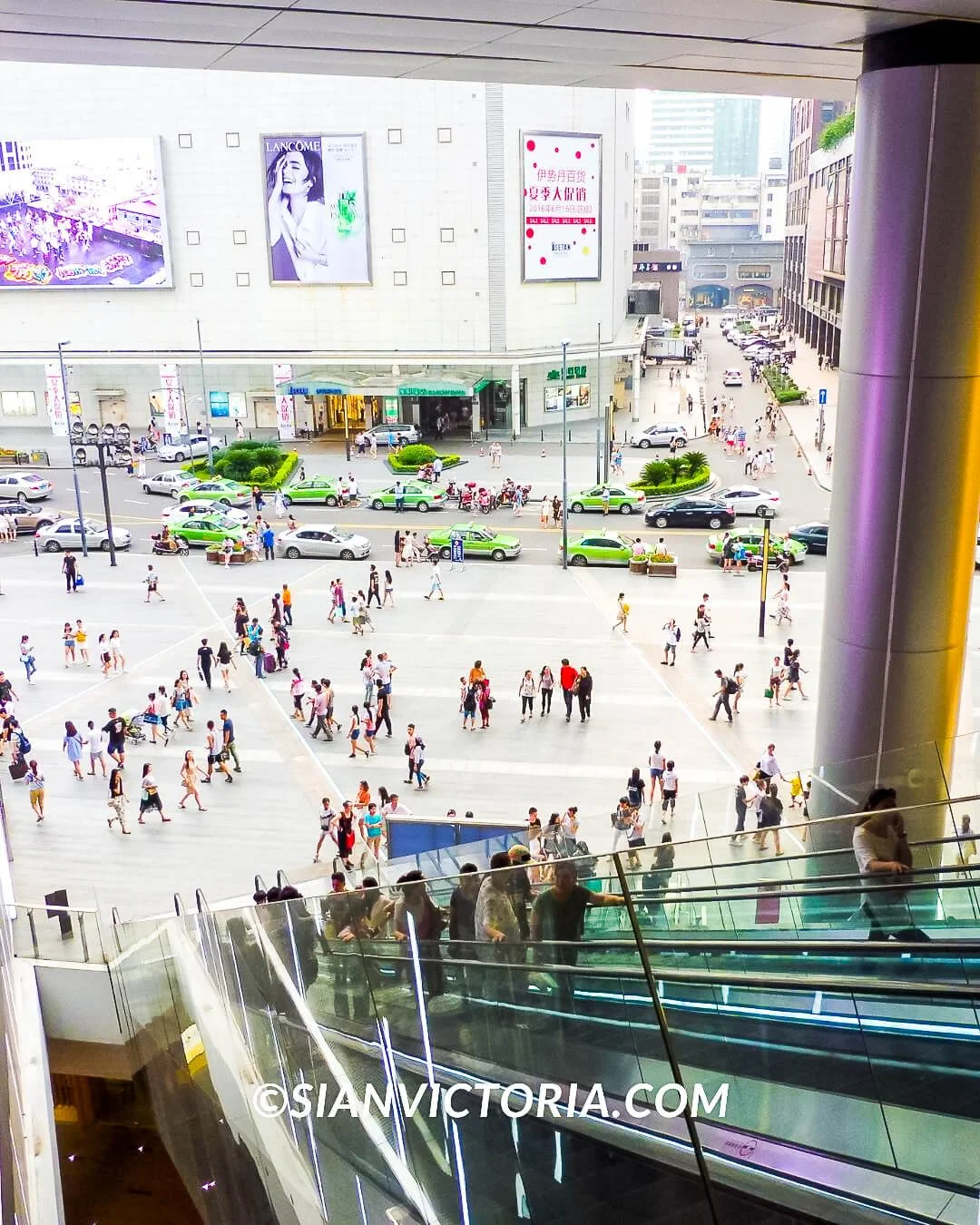 ChunXi Road & IFS Shopping Mall - Chengdu, China — Sian Victoria.