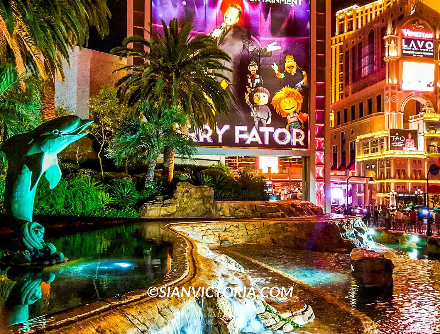The Mirage - Erupting Volcano Display - Las Vegas — Sian Victoria.