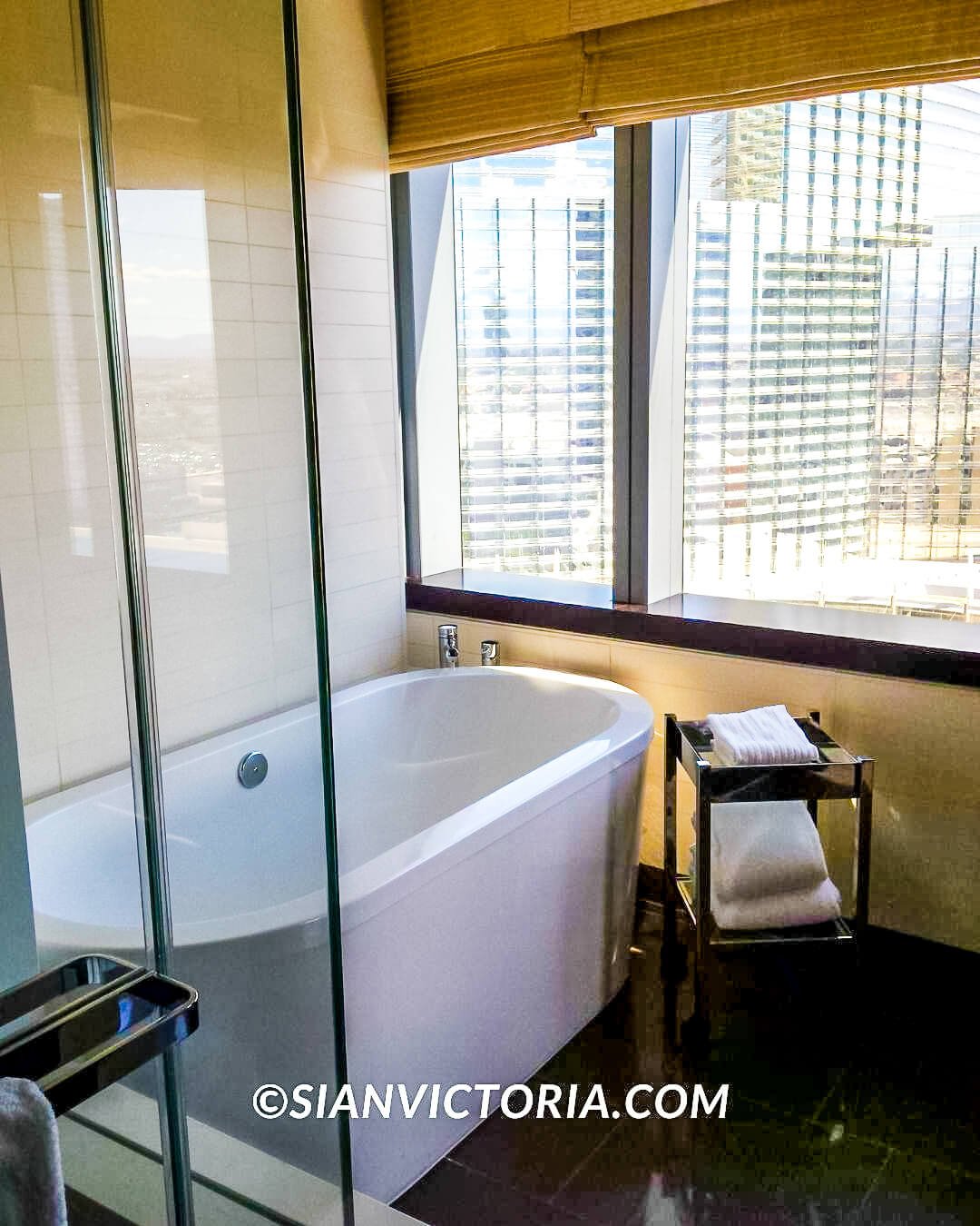 5* Vdara Hotel & Spa City Center Corner Suite, Las Vegas — Sian Victoria.