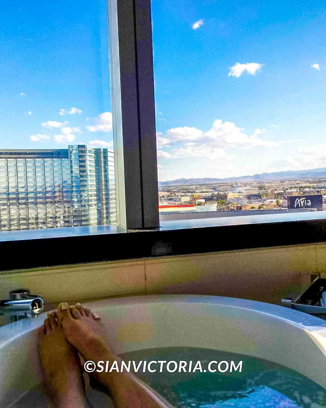 5* Vdara Hotel & Spa City Center Corner Suite, Las Vegas — Sian Victoria.
