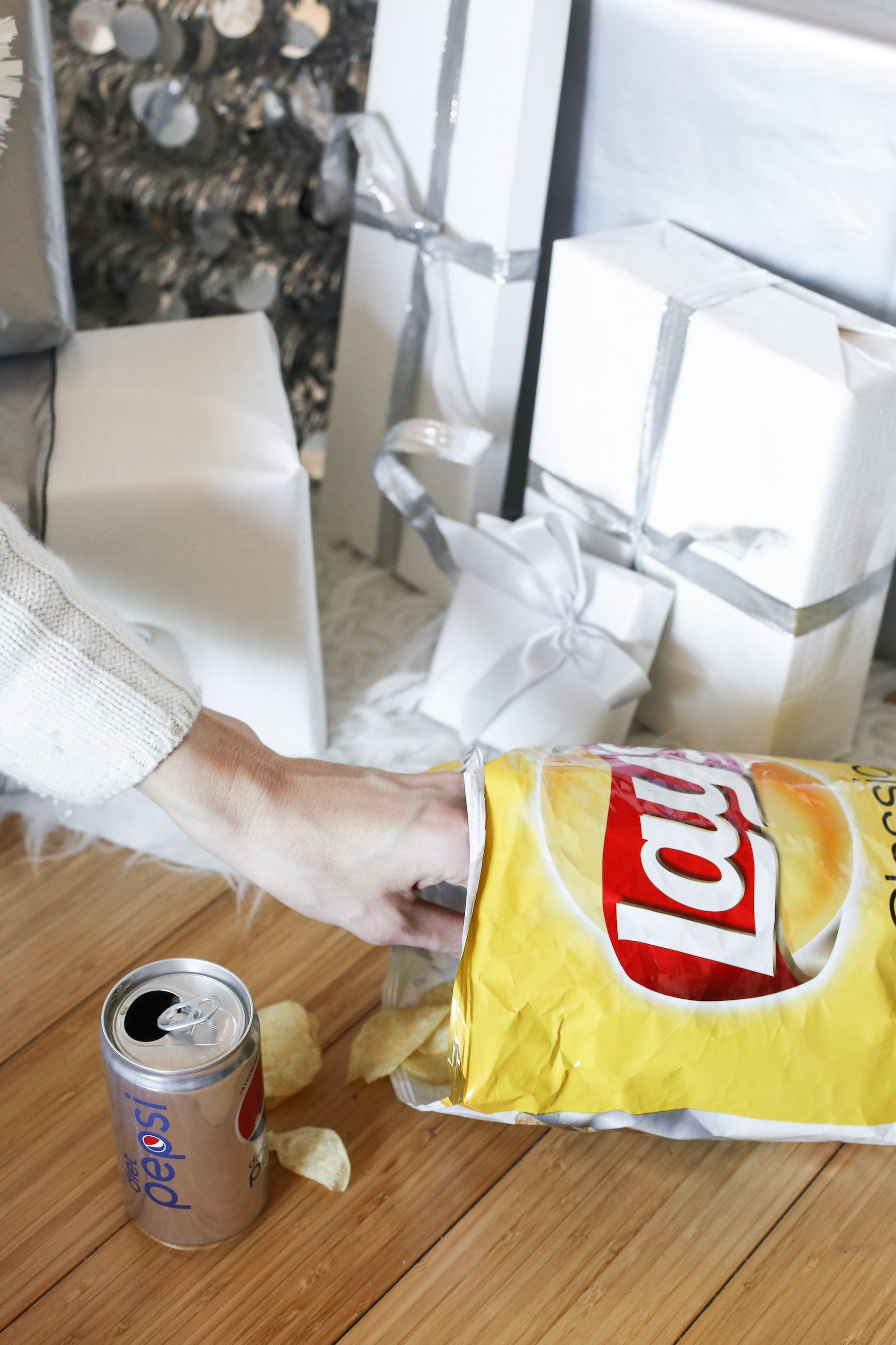 How To Throw The Ultimate White Elephant Party – PJLM