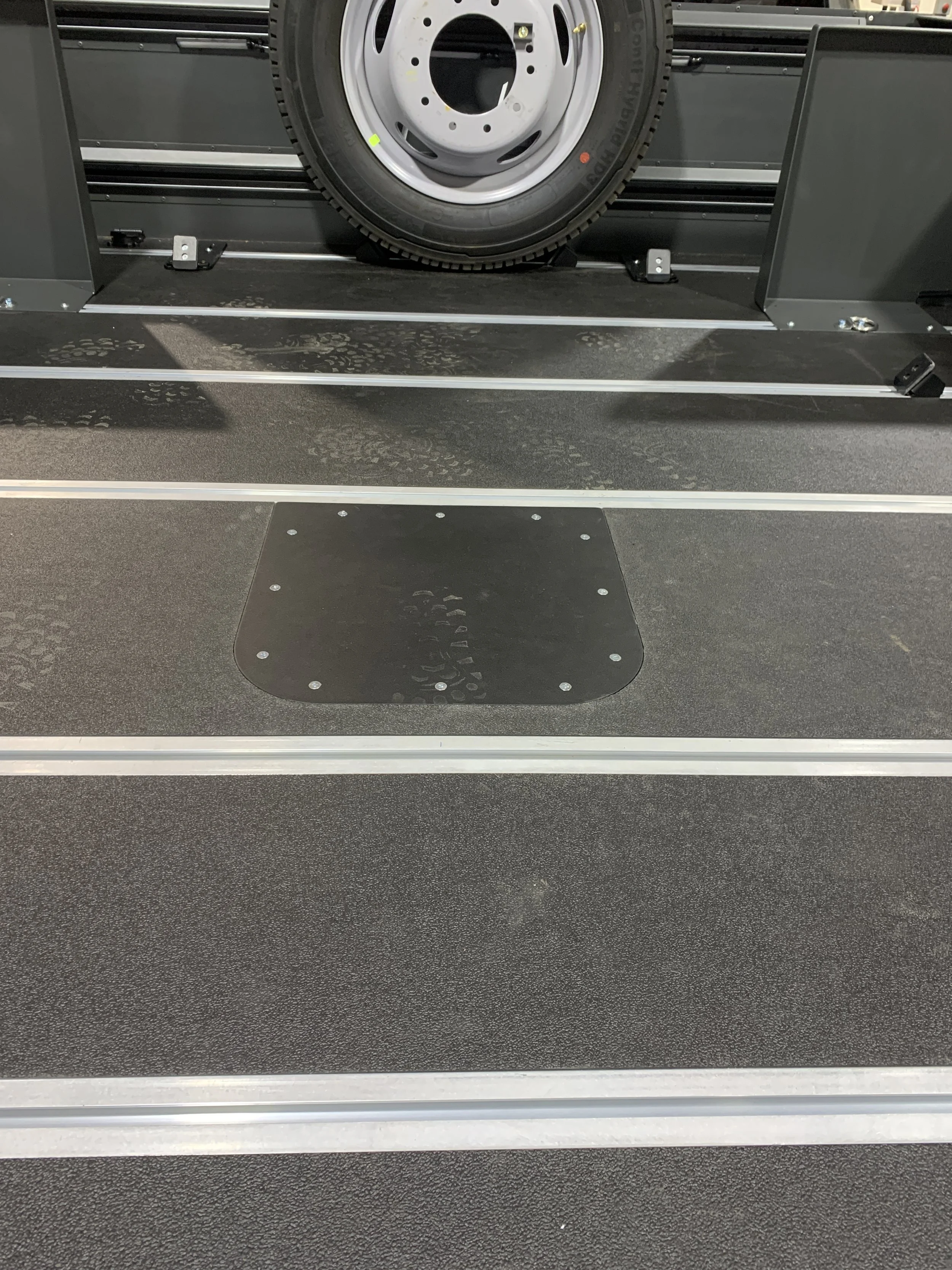 SherpTek modular truck bed and flatbed systems on 60" CA chassis cab ...